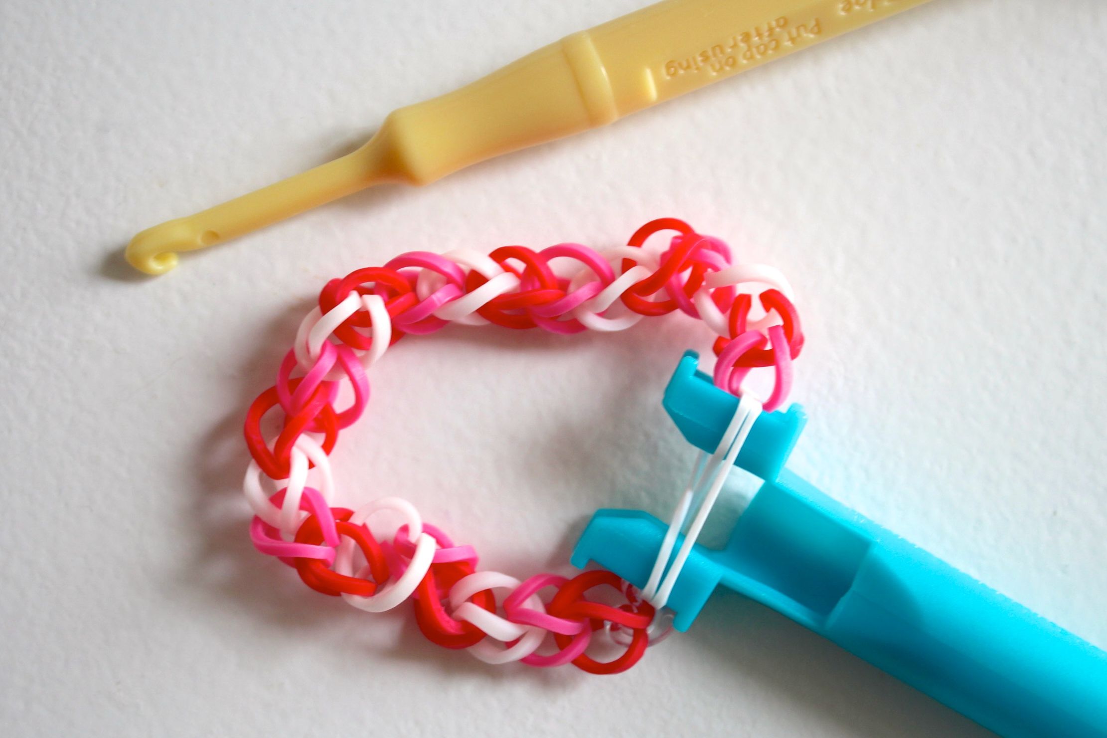 How to Use the Mini Rainbow Loom : 5 Steps (with Pictures) - Instructables