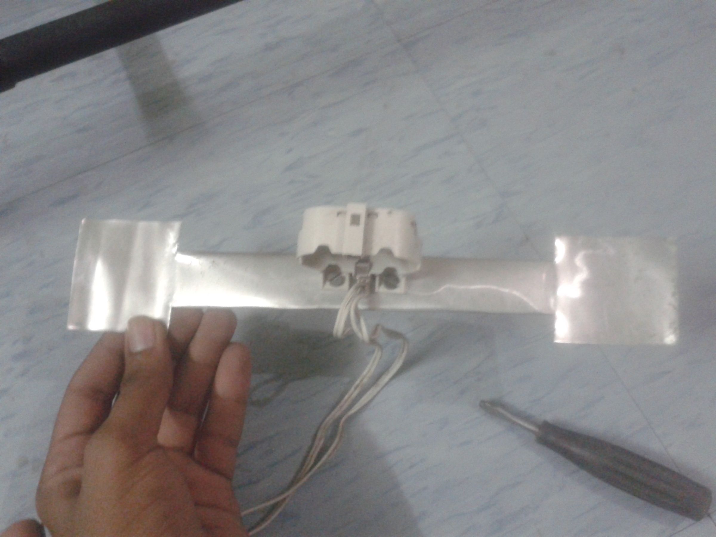 Easy DIY PLL Light Fitting for Planted Aquarium. : 7 Steps - Instructables