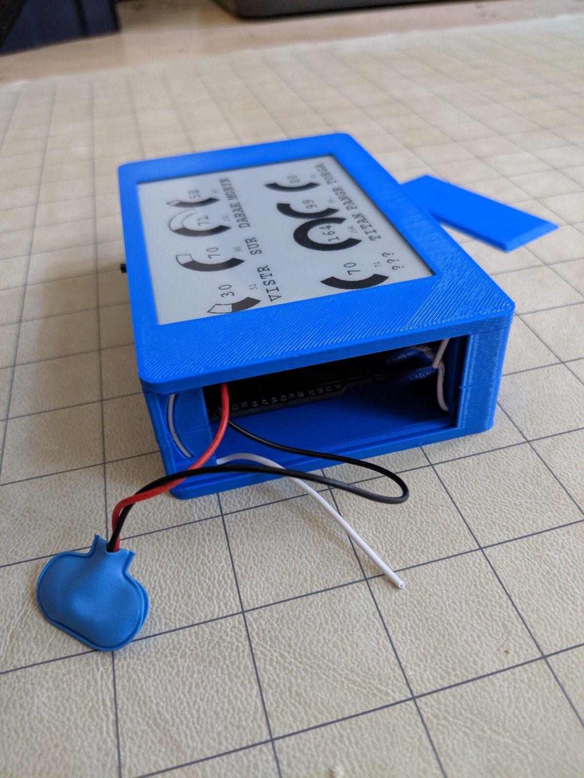 Dungeons and Dragons Hit Point Tracker With E-Ink Display : 3 Steps ...