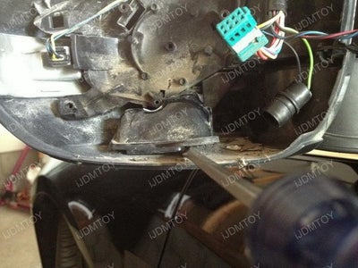 How to Install LED Under Side Mirror Puddle Lights : 5 Steps ...