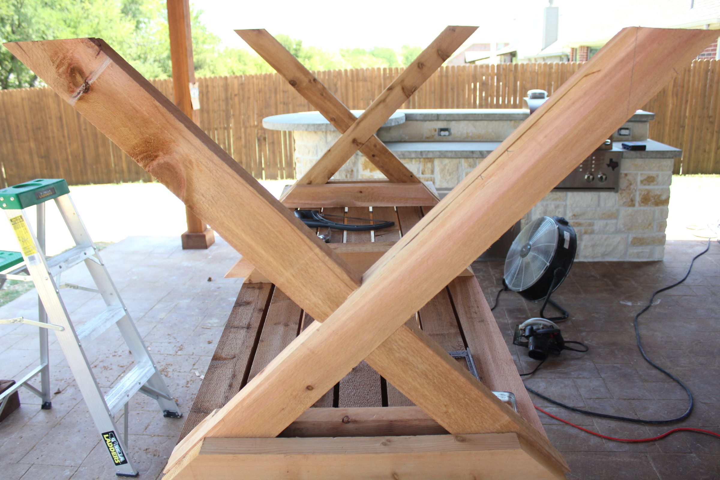 Sleek Picnic Table With Detached Benches : 6 Steps (with Pictures ...