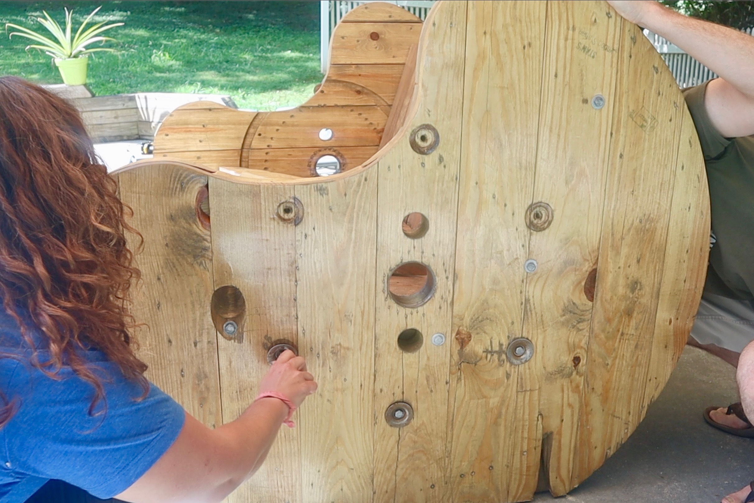 Cable Spool Pallet Bench - DIY Outdoor Seating! : 10 Steps (with ...