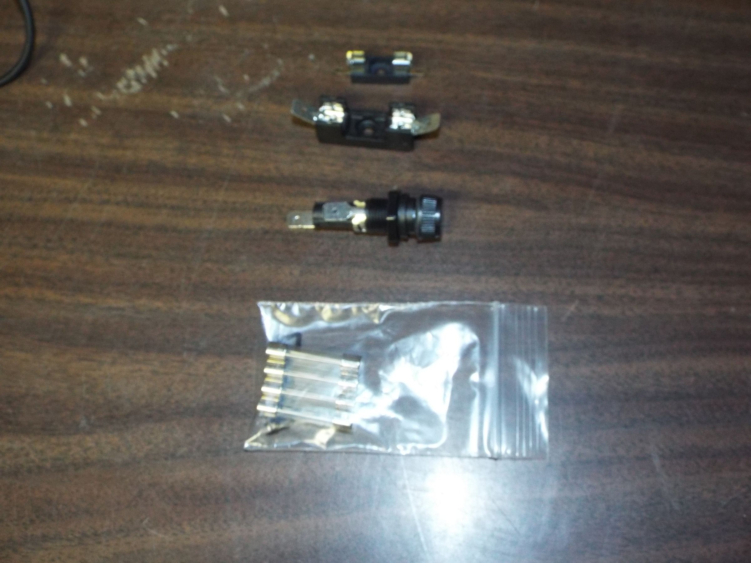 Replaceing a Soldered in Fuse. : 7 Steps (with Pictures) - Instructables