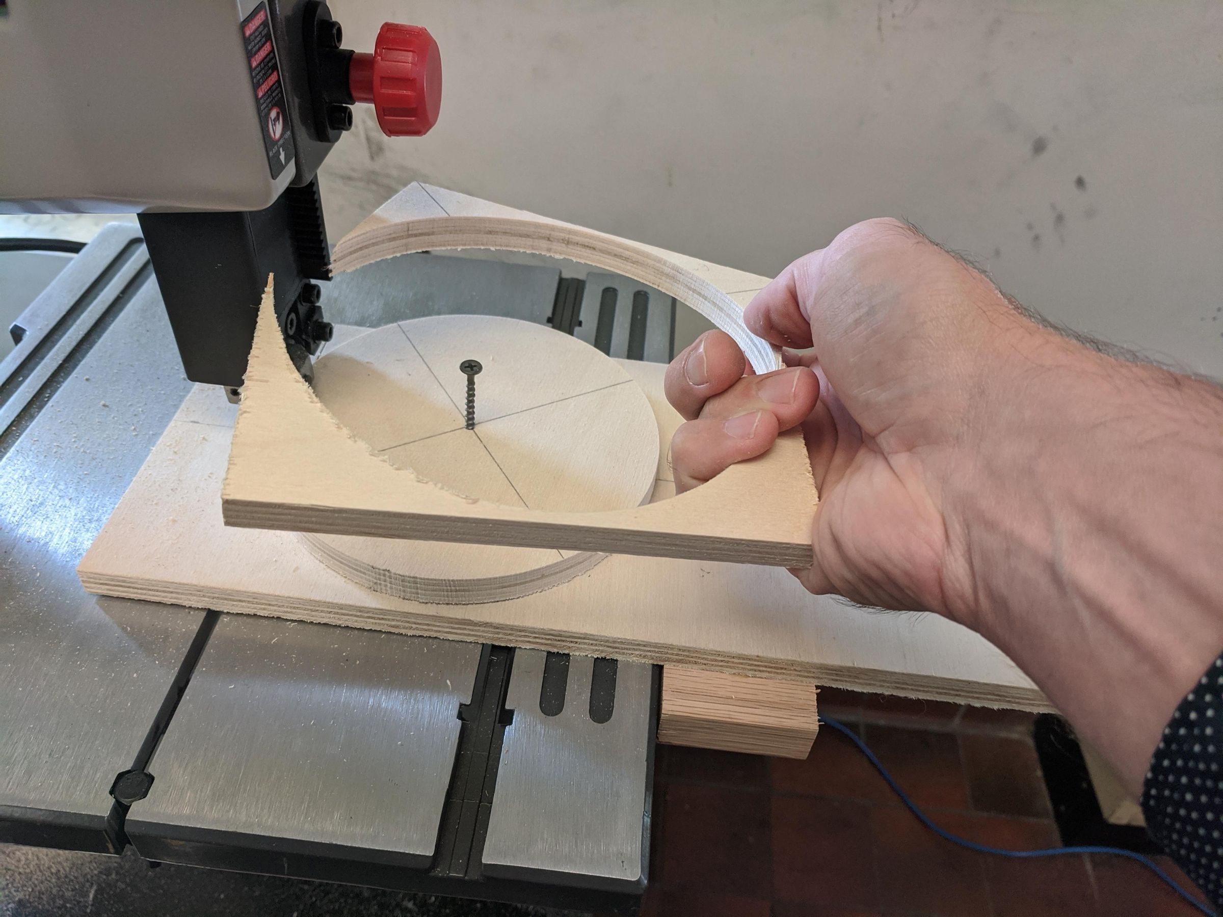 Bandsaw Circle-Cutting Jig (Super Quick and Rough) : 6 Steps (with ...