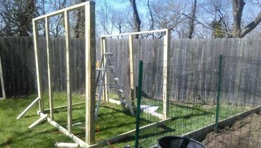 Building a Chicken Run for Beginners : 7 Steps (with Pictures ...