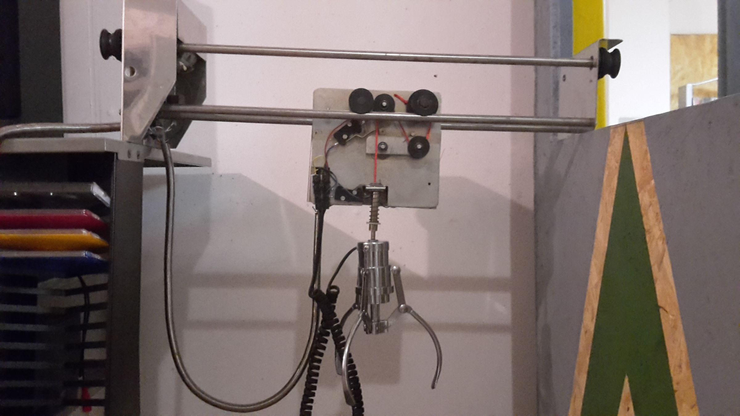 HOMEMADE CLAW MACHINE : 7 Steps (with Pictures) - Instructables