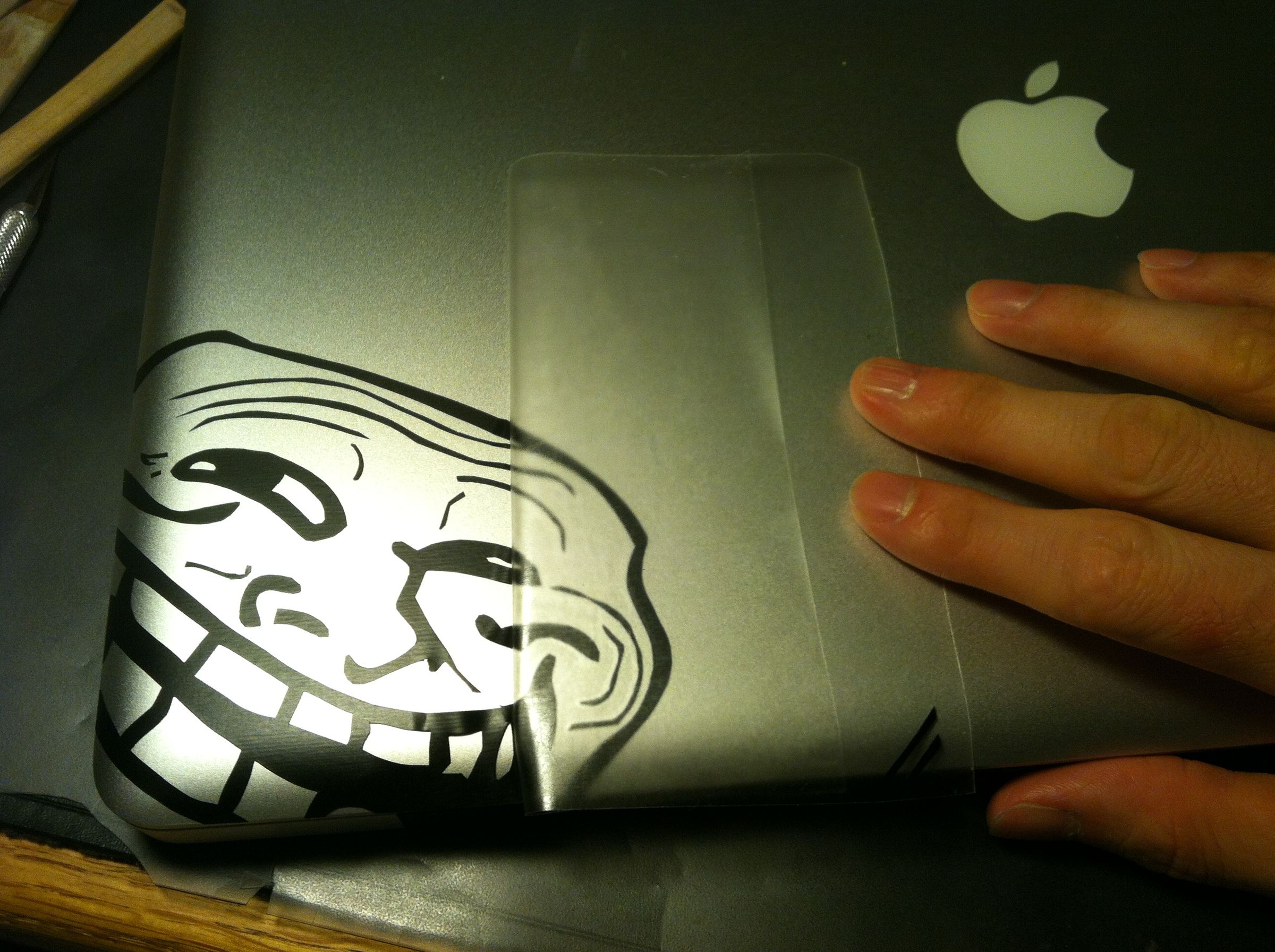 Stencil-Like Vinyl Transfer for Laptops : 8 Steps (with Pictures ...