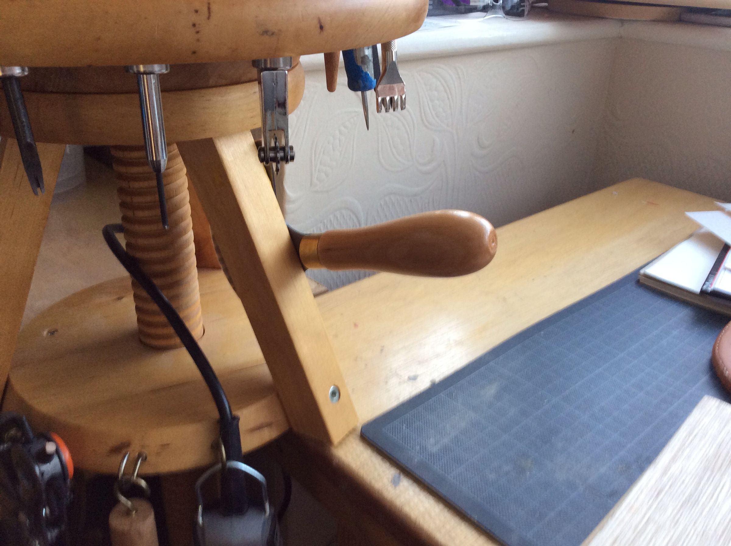 Leatherworkers Tool Carousel : 10 Steps (with Pictures) - Instructables