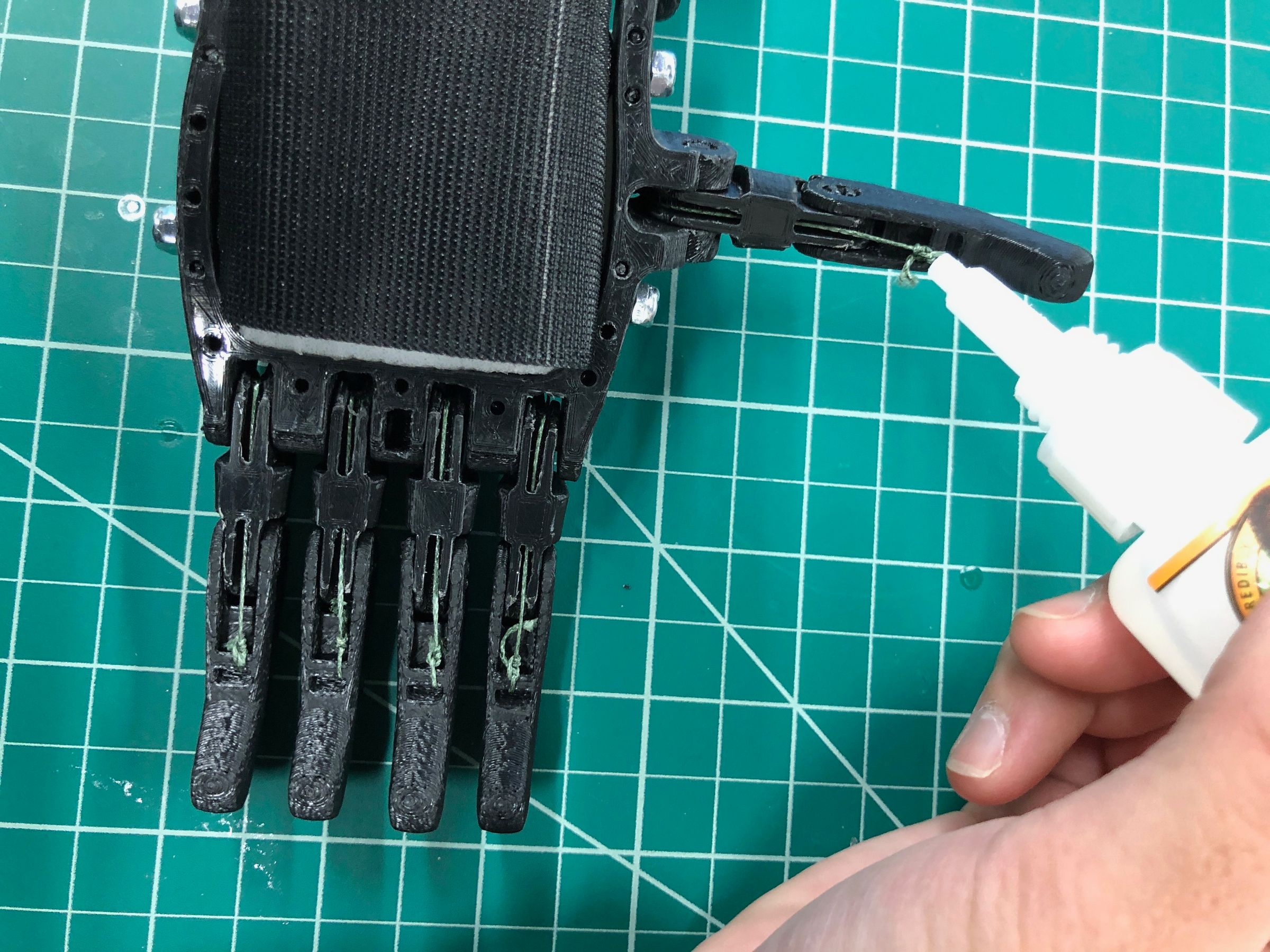 Raptor Reloaded Hand : 11 Steps - Instructables