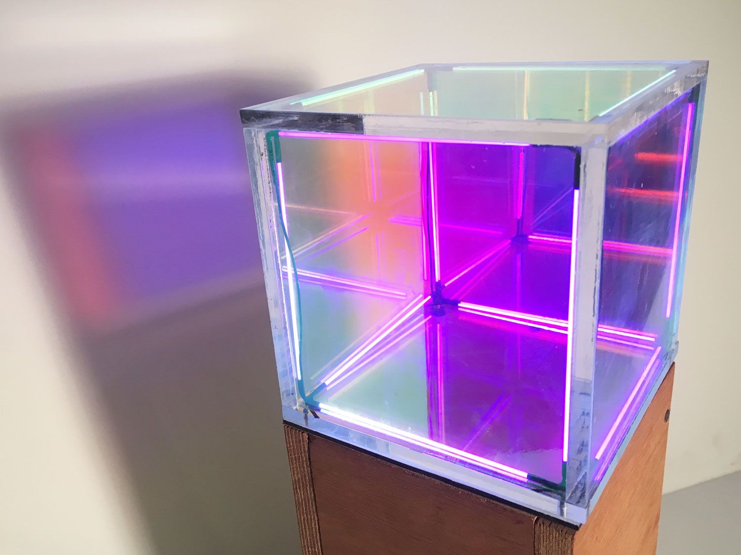 Dichroic Infinity Box : 9 Steps (with Pictures) - Instructables