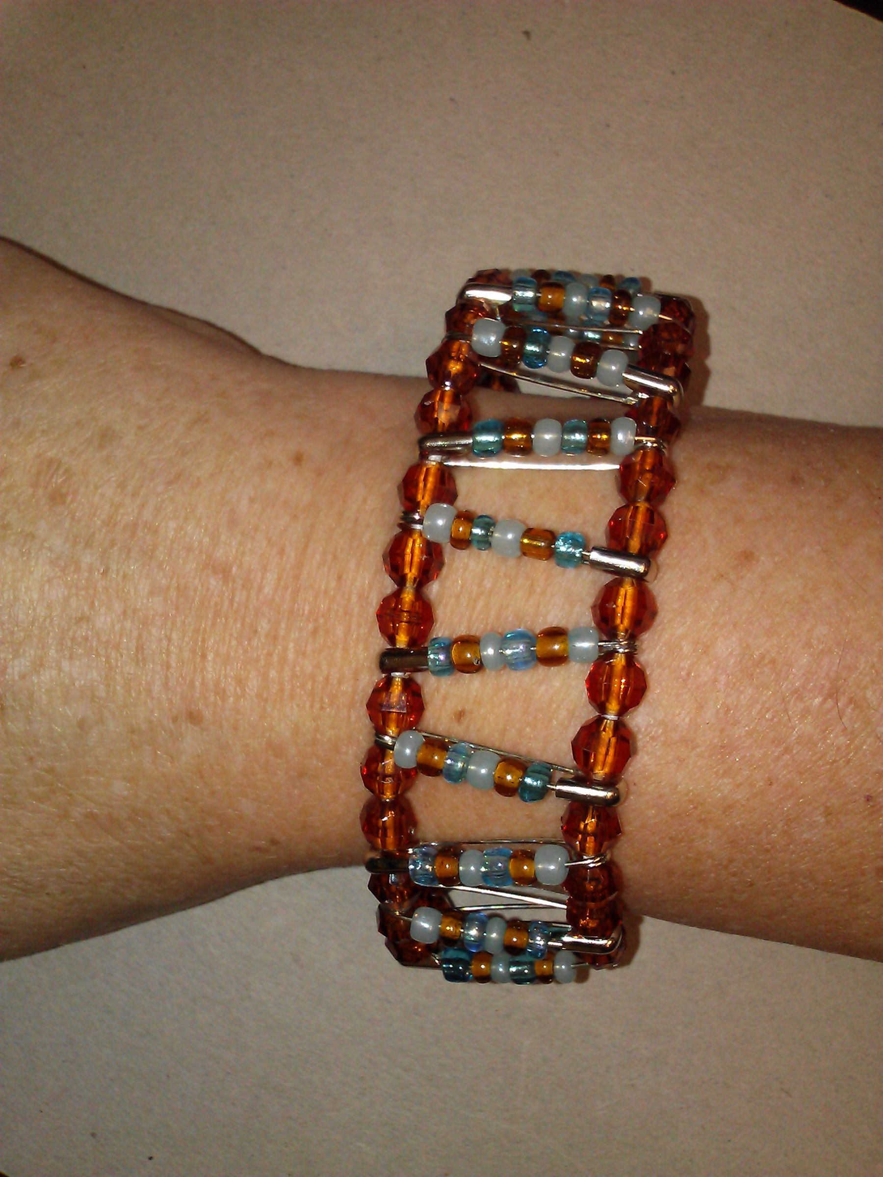 Safety Pin Bracelet : 10 Steps - Instructables