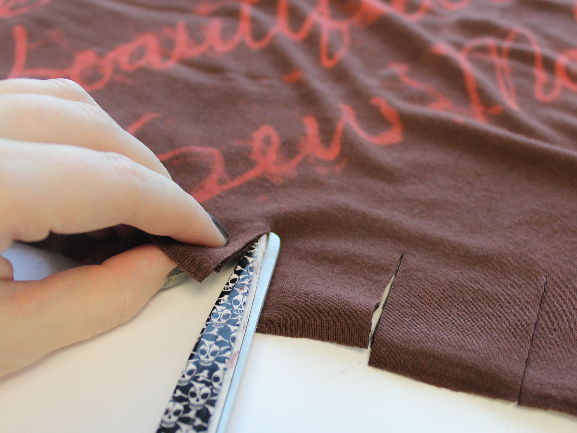 No Sew Script Scarf : 10 Steps (with Pictures) - Instructables
