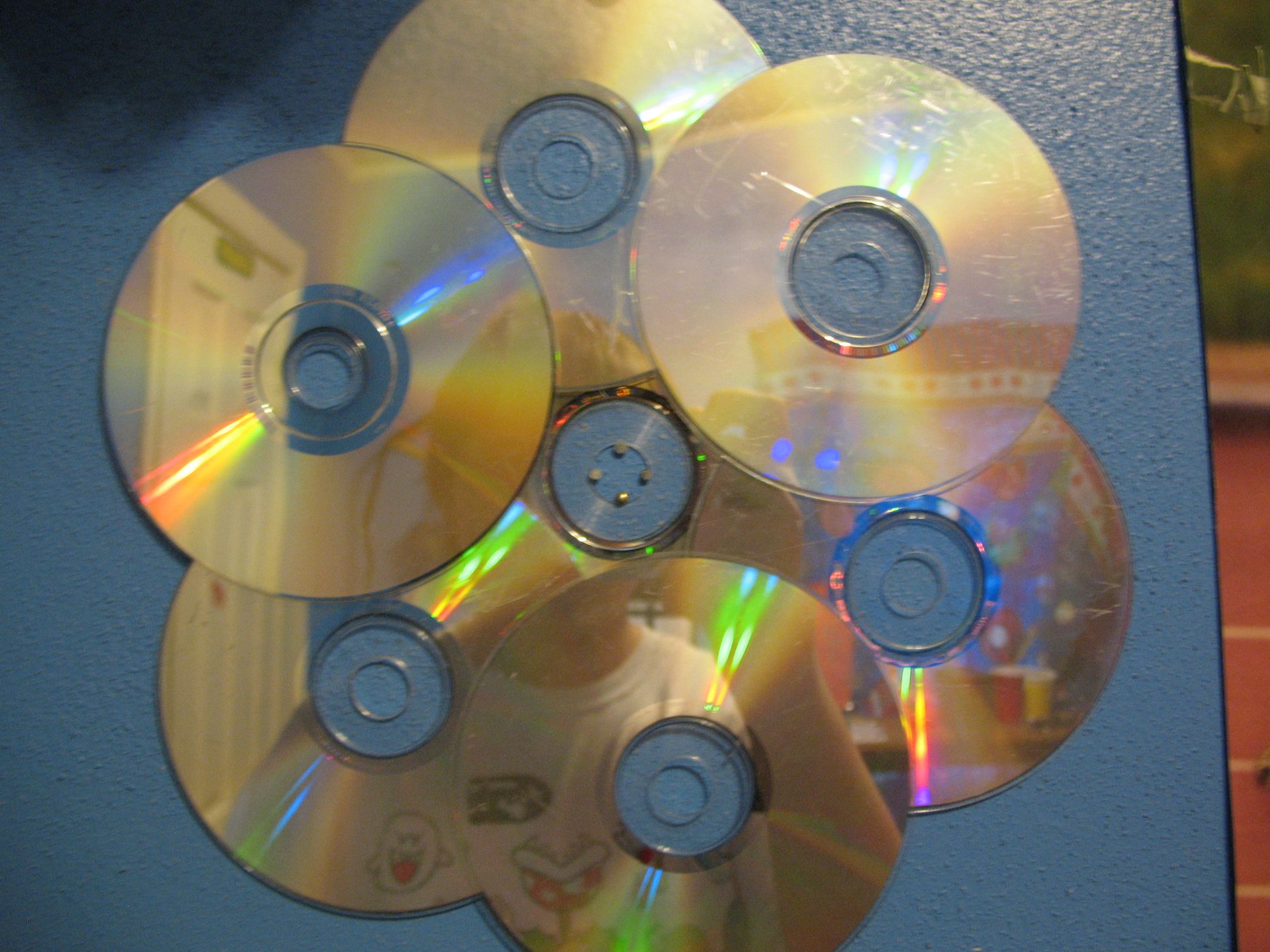 Mini CD Wall Mirror Decoration - Instructables