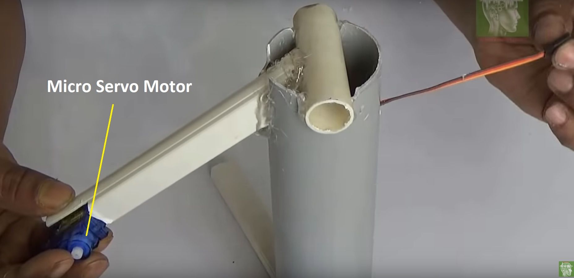 A Simple Robotic Arm Controlled Over Actual Hand Movement : 7 Steps ...