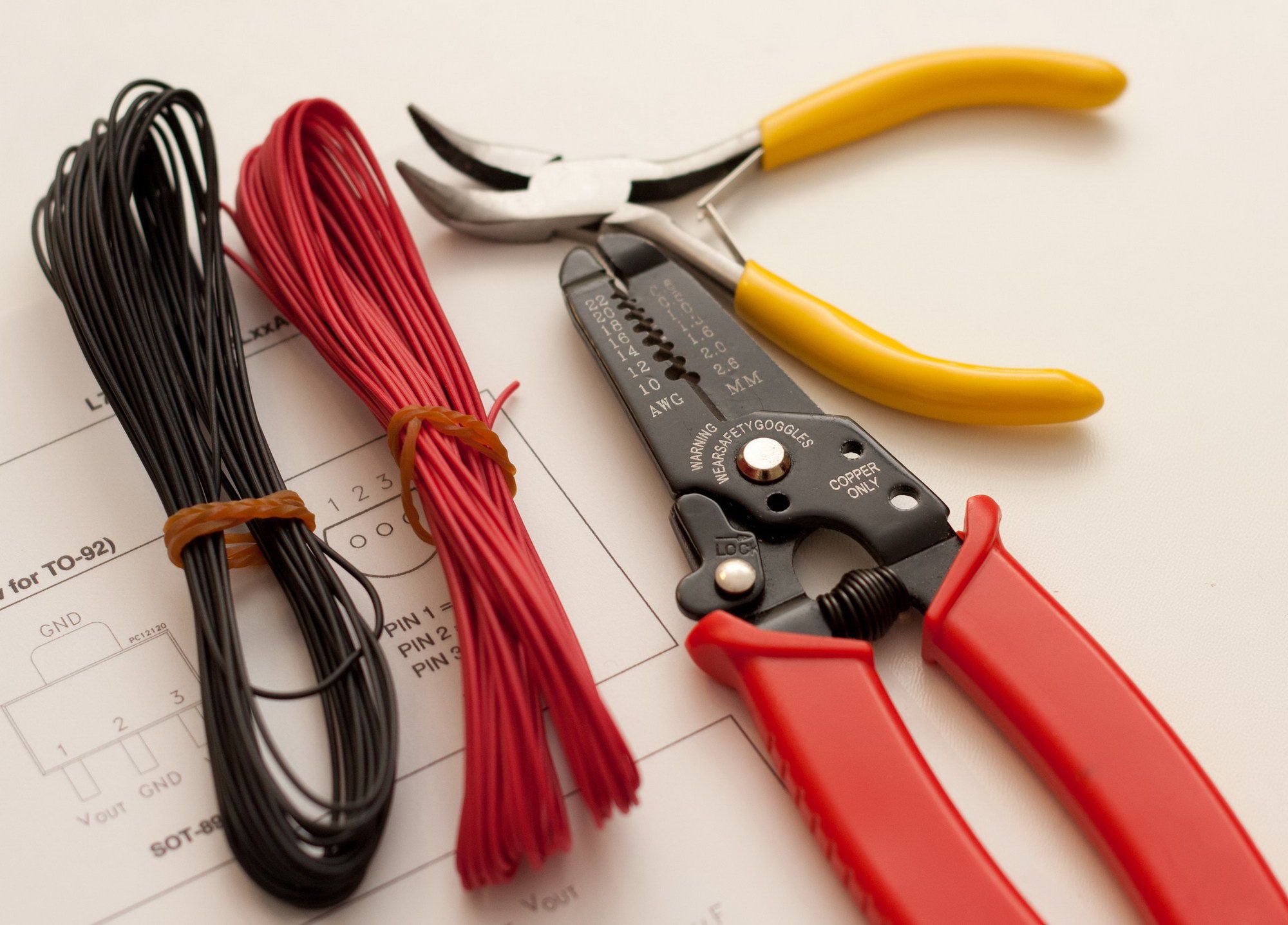 From Battery to Wall Wart in 10 Minutes (with No Soldering) : 8 Steps ...