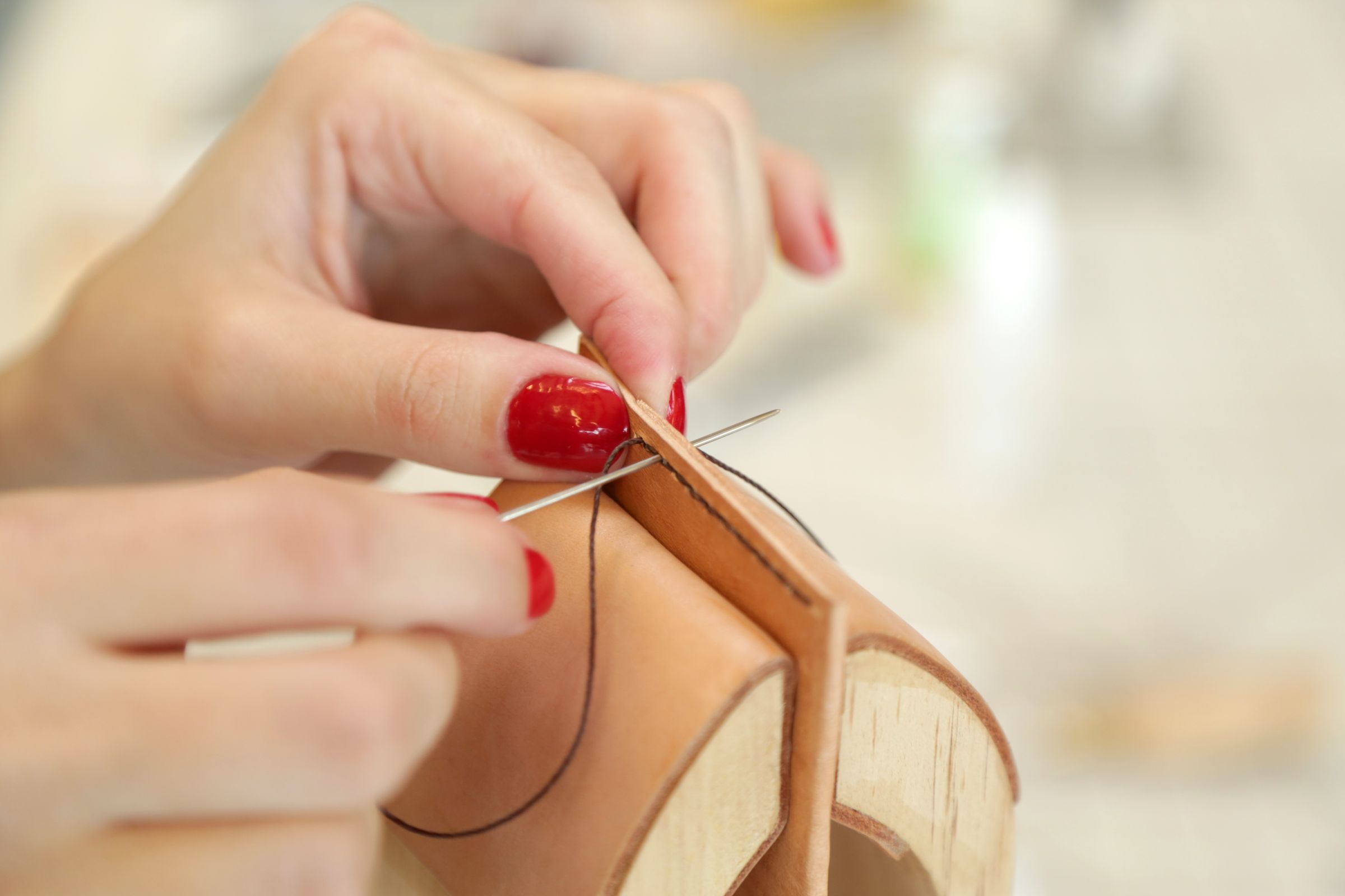 How to Saddle Stitch Leather : 8 Steps (with Pictures) - Instructables