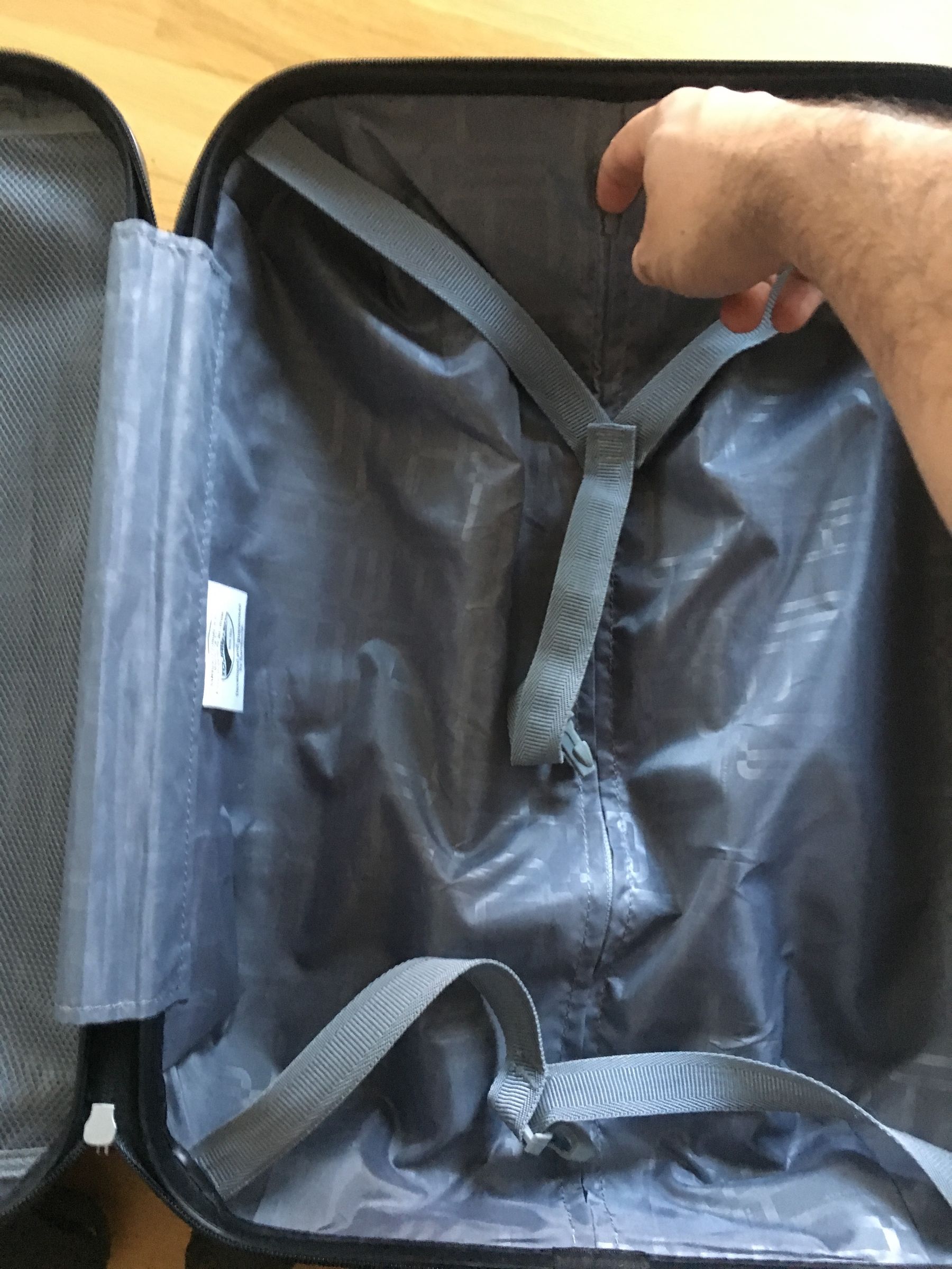 Luggage Handle Quick Fix : 4 Steps (with Pictures) - Instructables