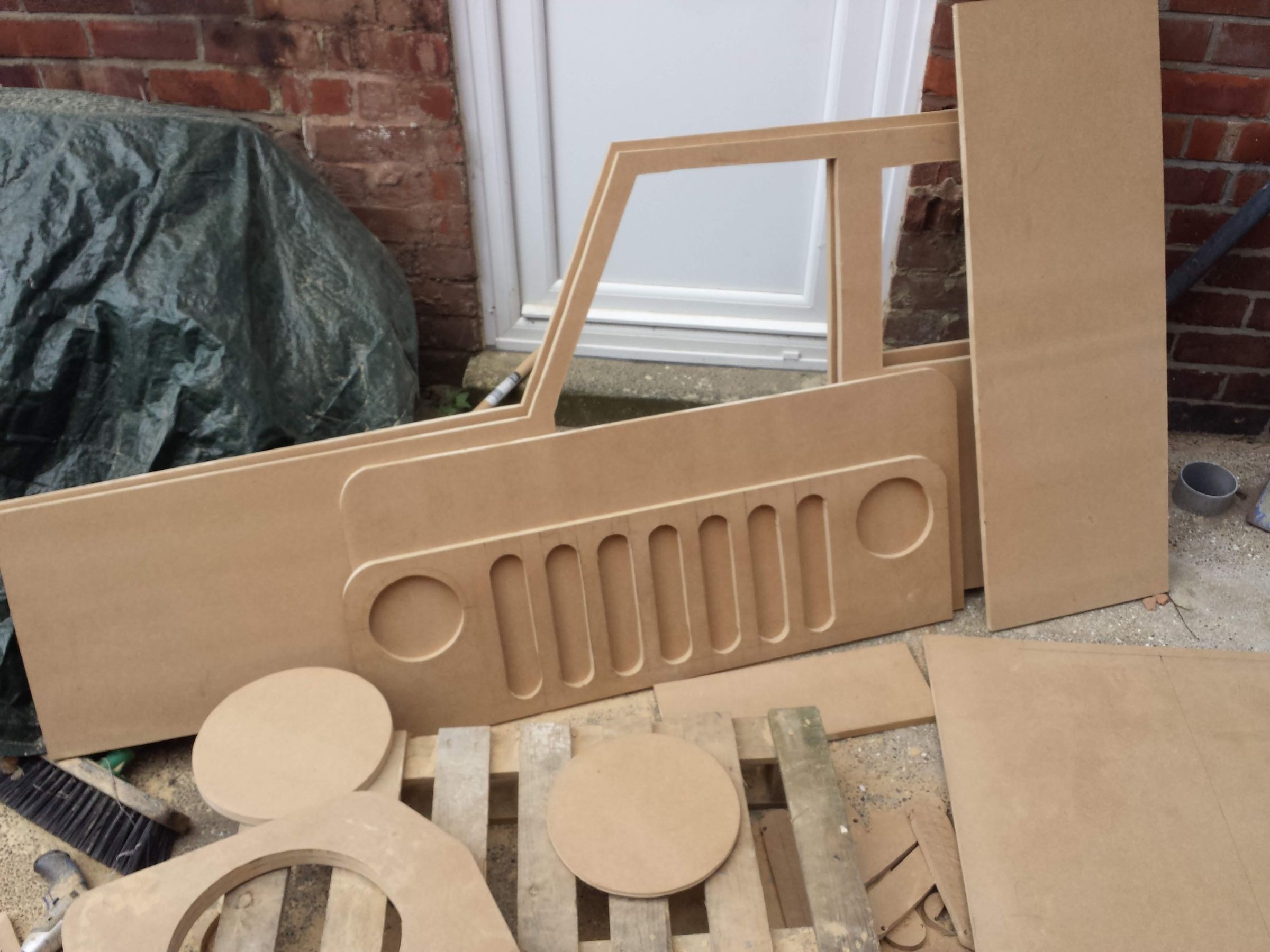 How to Make a Jurassic Park Jeep Bed (Or a Tasty Mobile Snack for a T ...