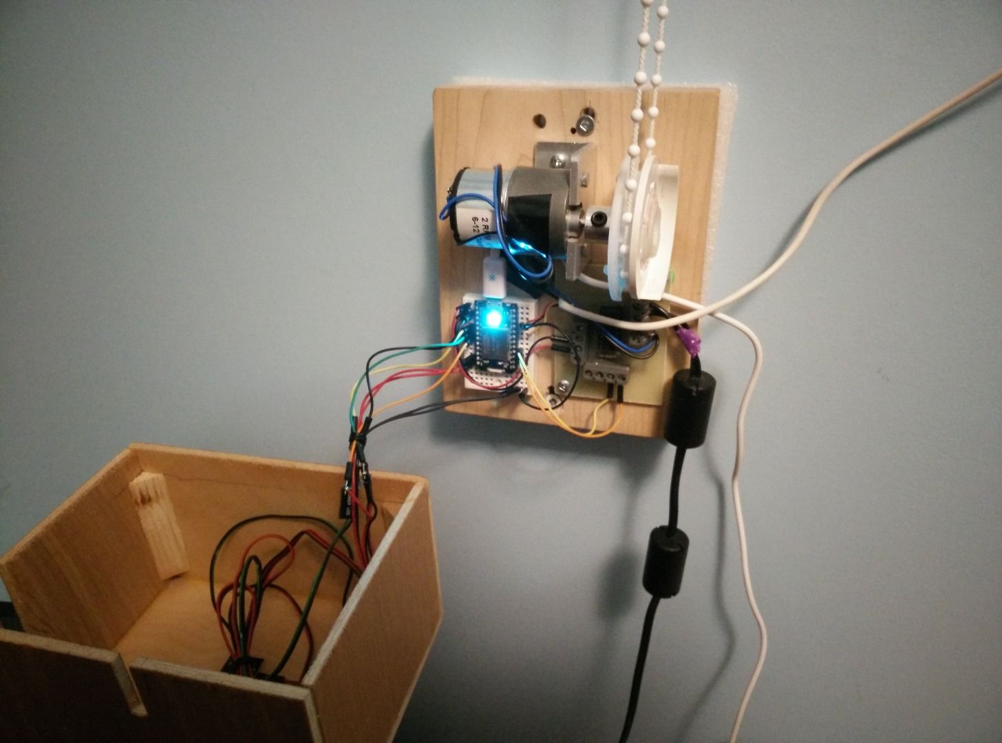 Blind Opening Alarm Clock : 11 Steps (with Pictures) - Instructables