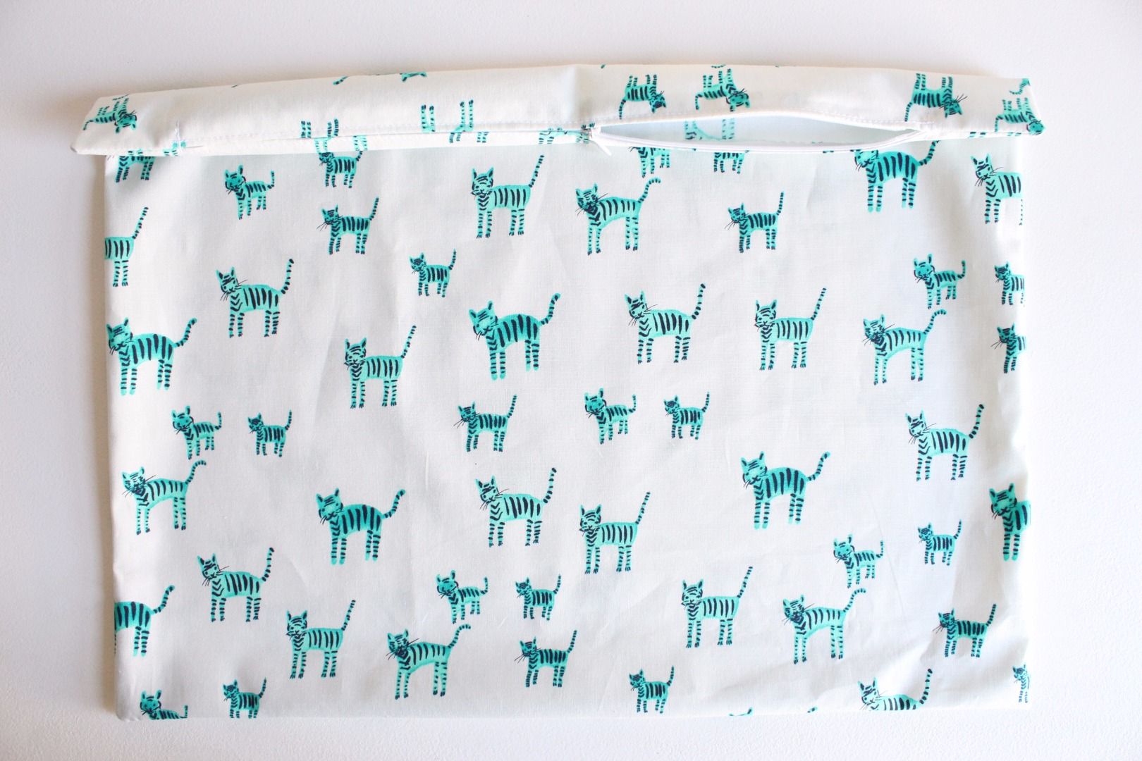 How to Sew a Zippered Pillow Cover : 10 Steps (with Pictures ...