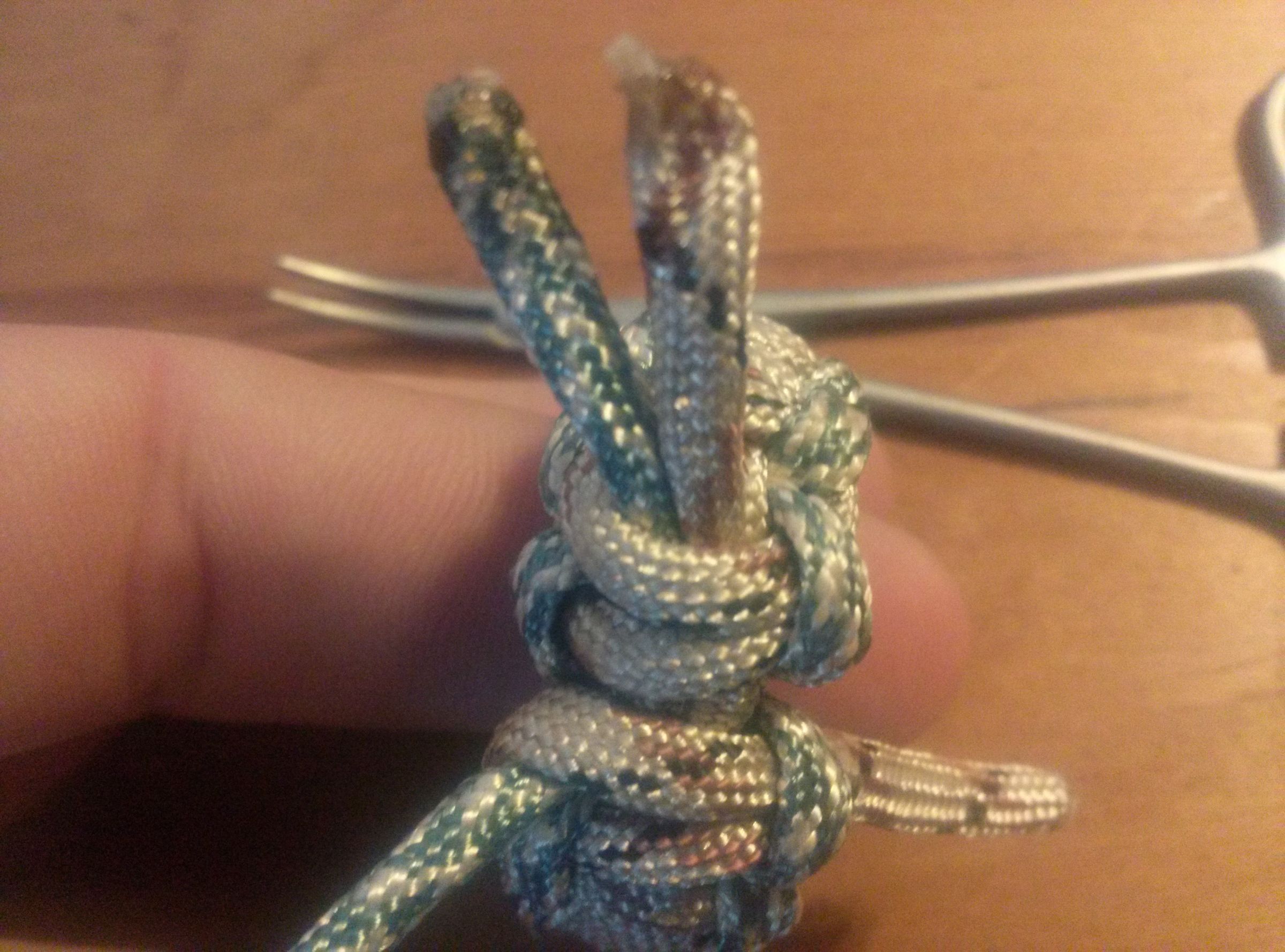 Paracord Neckerchief Slide : 6 Steps - Instructables