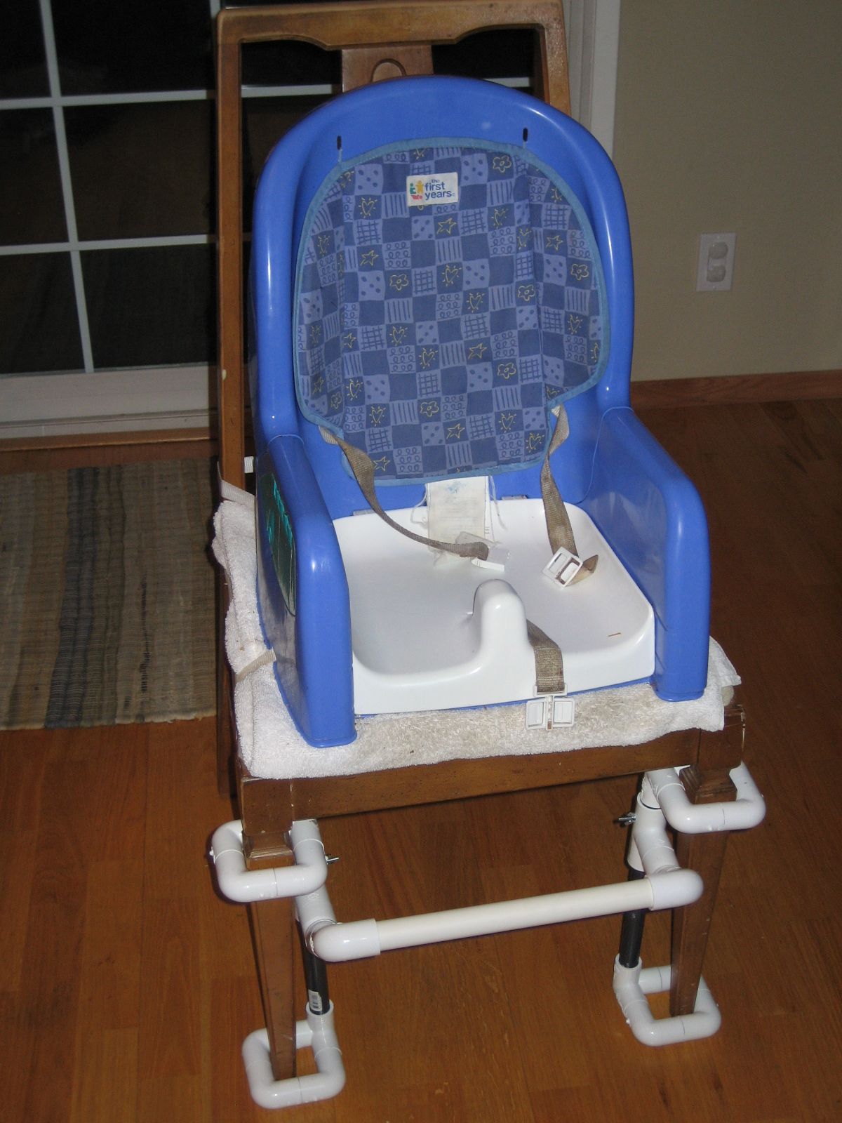 Footrest Helps Kids Sit Comfortably at the Table : 6 Steps (with ...