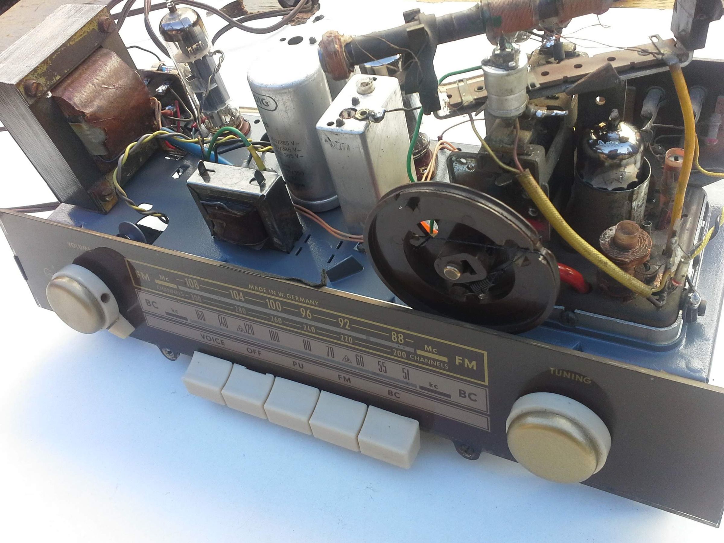 Fixing and Restoring an Old Radio. Grundig 96 : 6 Steps - Instructables