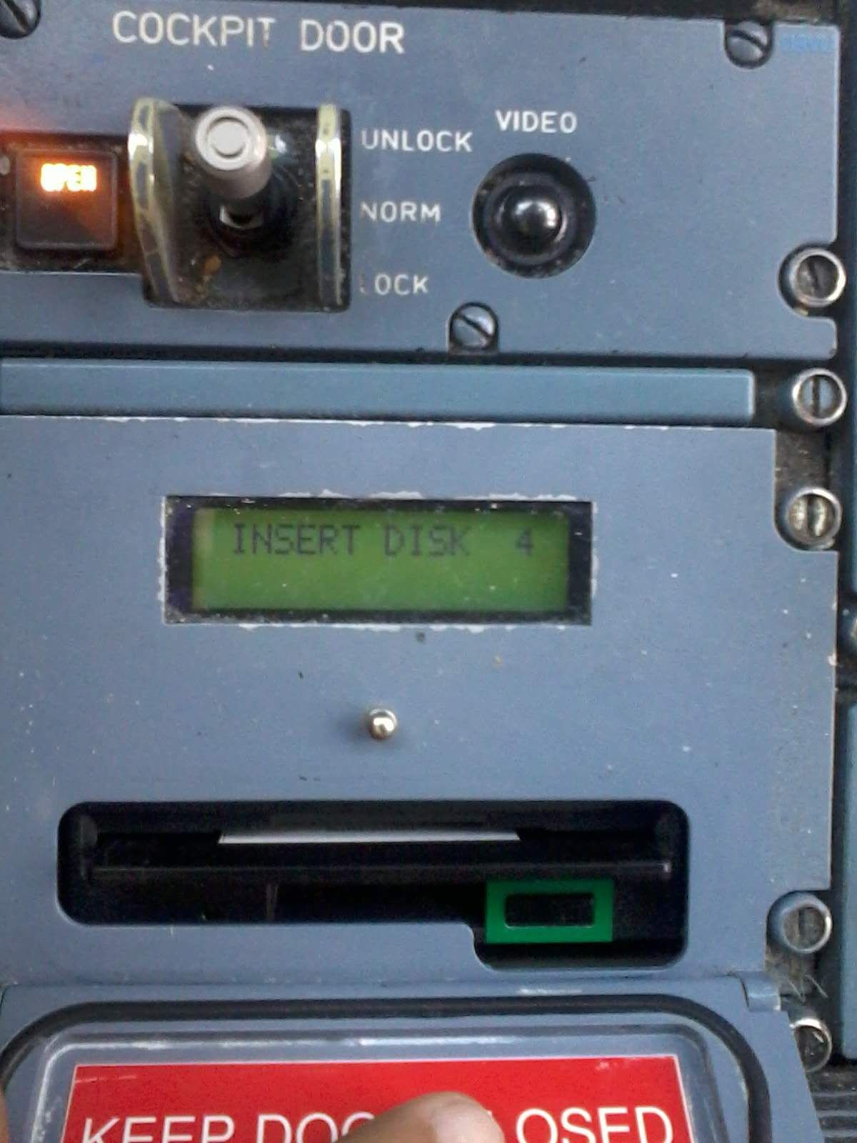A320 NAV Database Update : 4 Steps (with Pictures) - Instructables