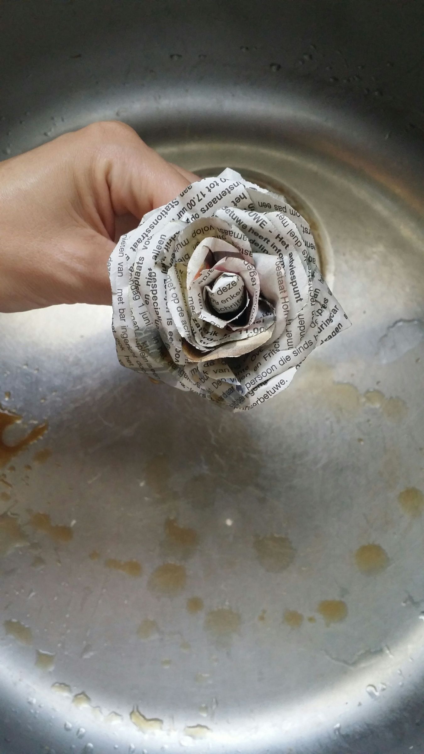 Newspaper Roses : 8 Steps - Instructables