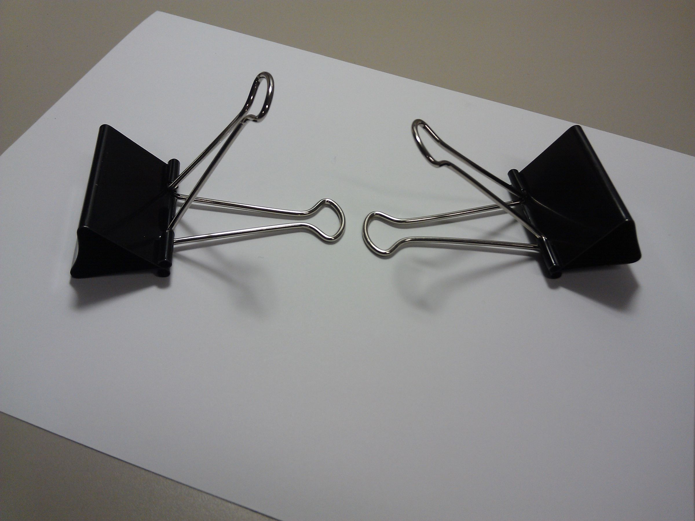 Three-binder-clip Smart Phone Holder : 4 Steps - Instructables