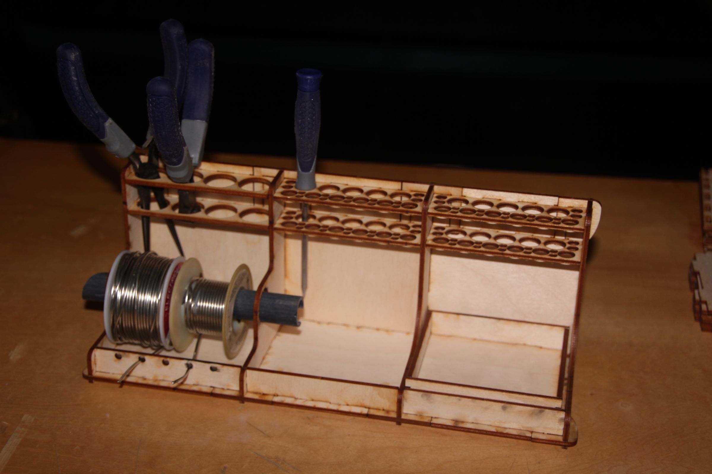 Expandable Workbench Tool Stand : 4 Steps (with Pictures) - Instructables