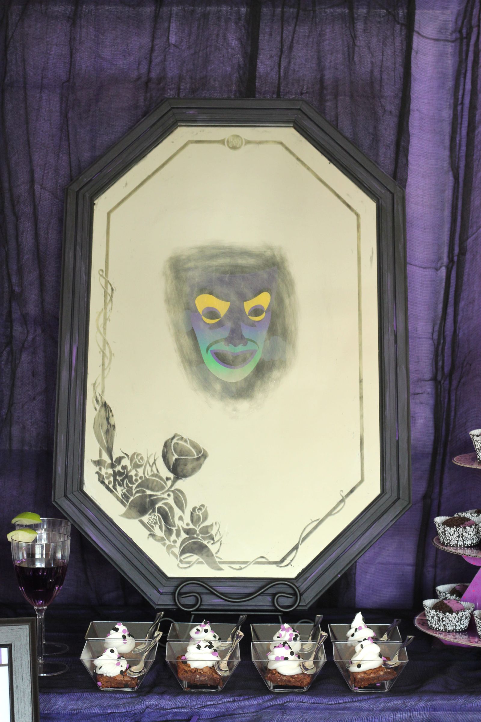DIY Magic Mirror Disney Villains Craft : 5 Steps - Instructables