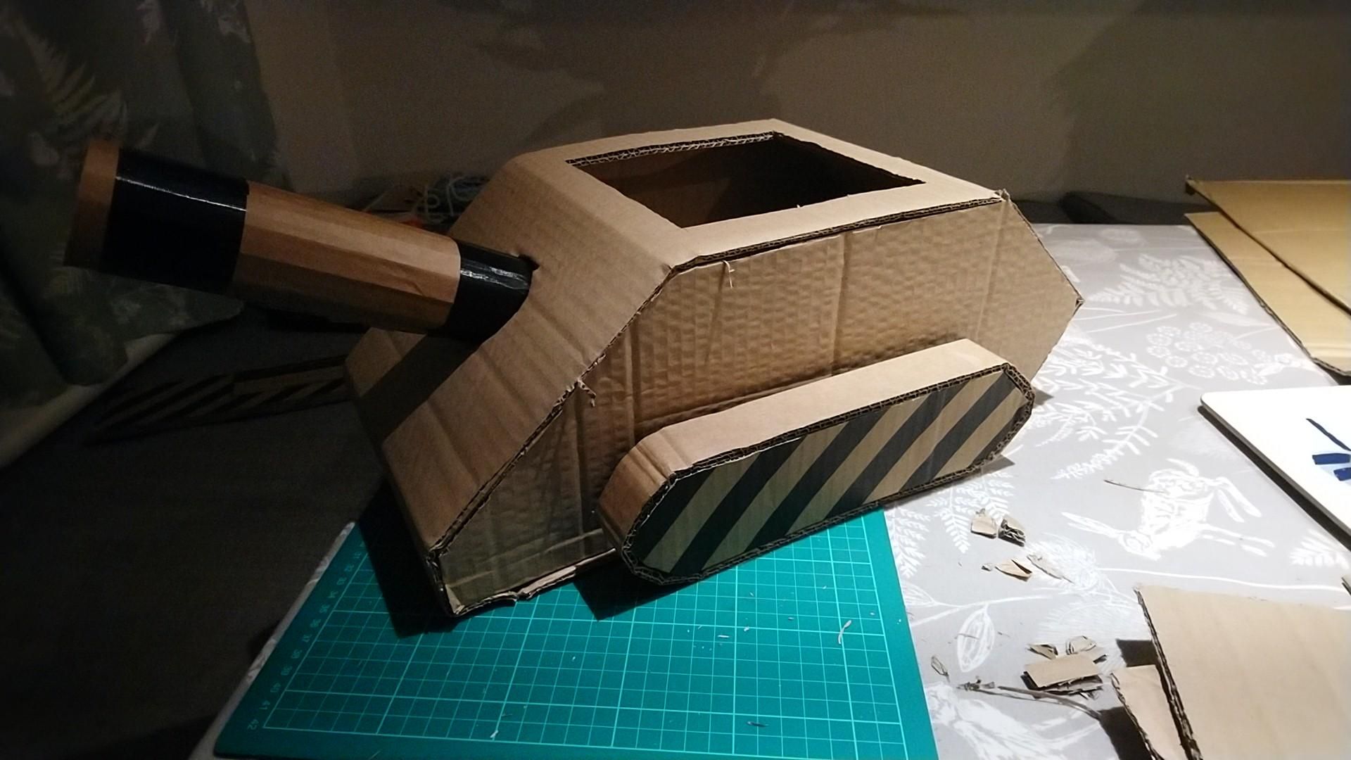 How to Build a Tank With a Cardboard Box : 3 Steps (with Pictures ...