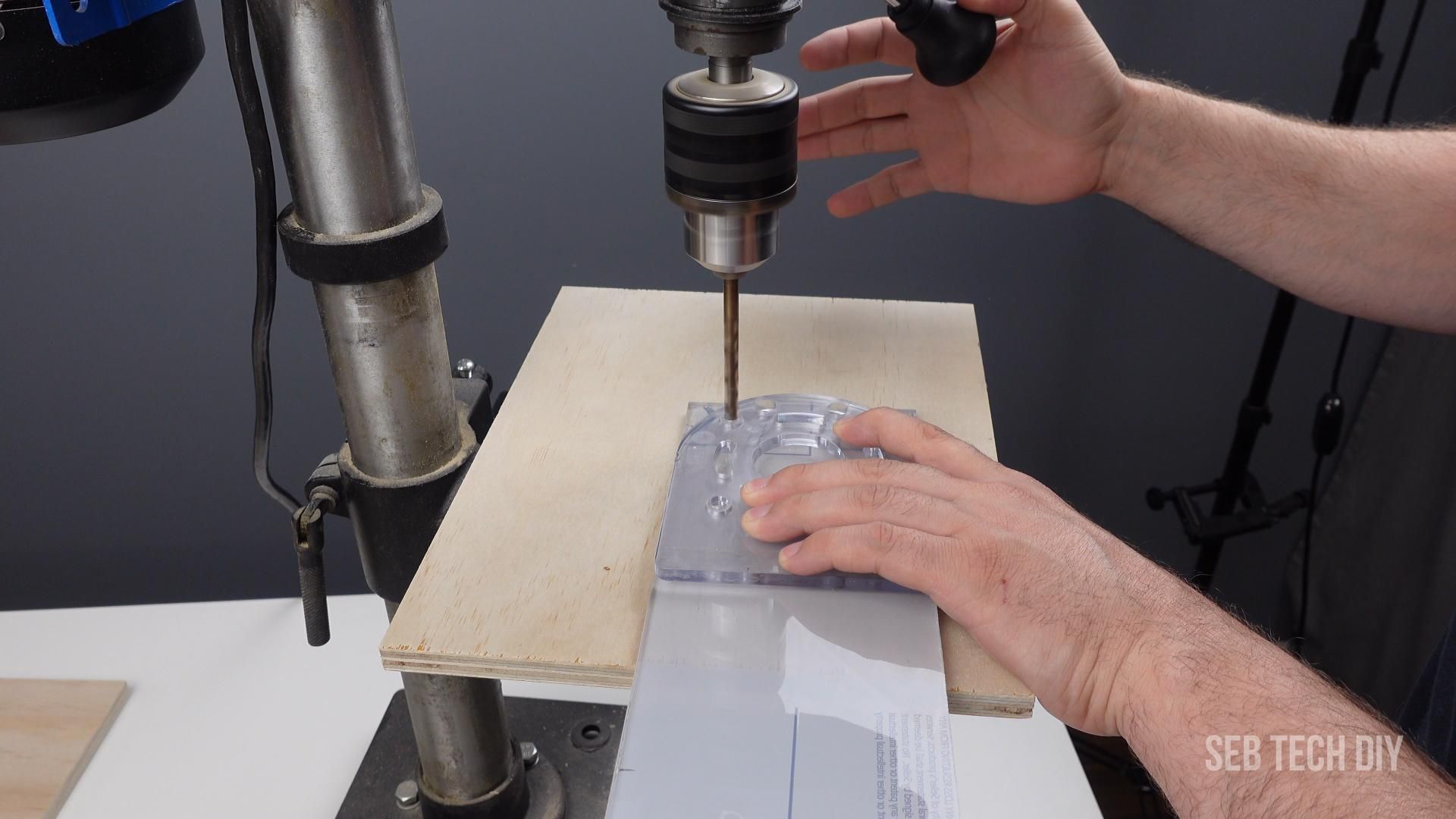 Circle Jig for Router - 5$ Basic and Easy Cutting Jig : 11 Steps (with ...