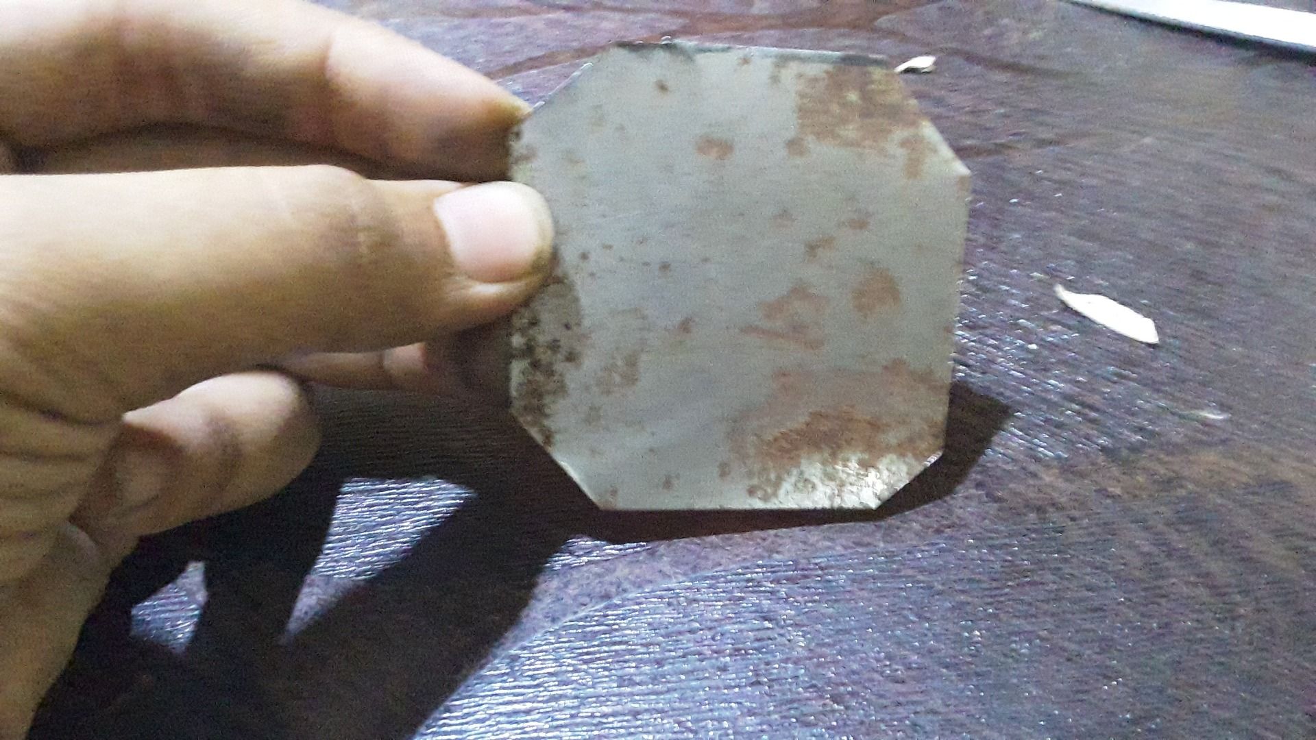 MAGNETIC PHONE HOLDER!(UNIVERSAL) : 8 Steps (with Pictures) - Instructables
