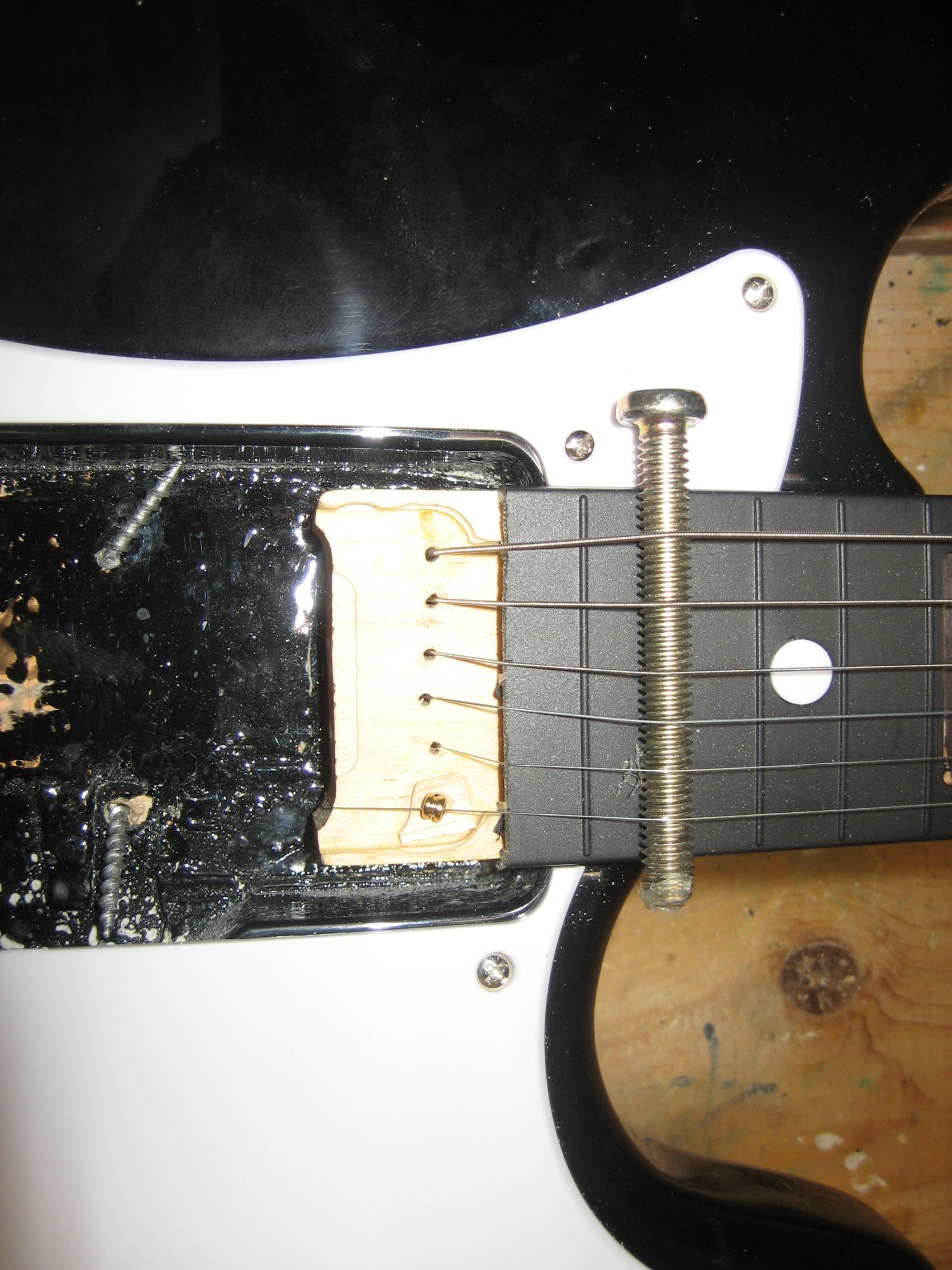 Simple Self Playing Guitar! : 5 Steps - Instructables