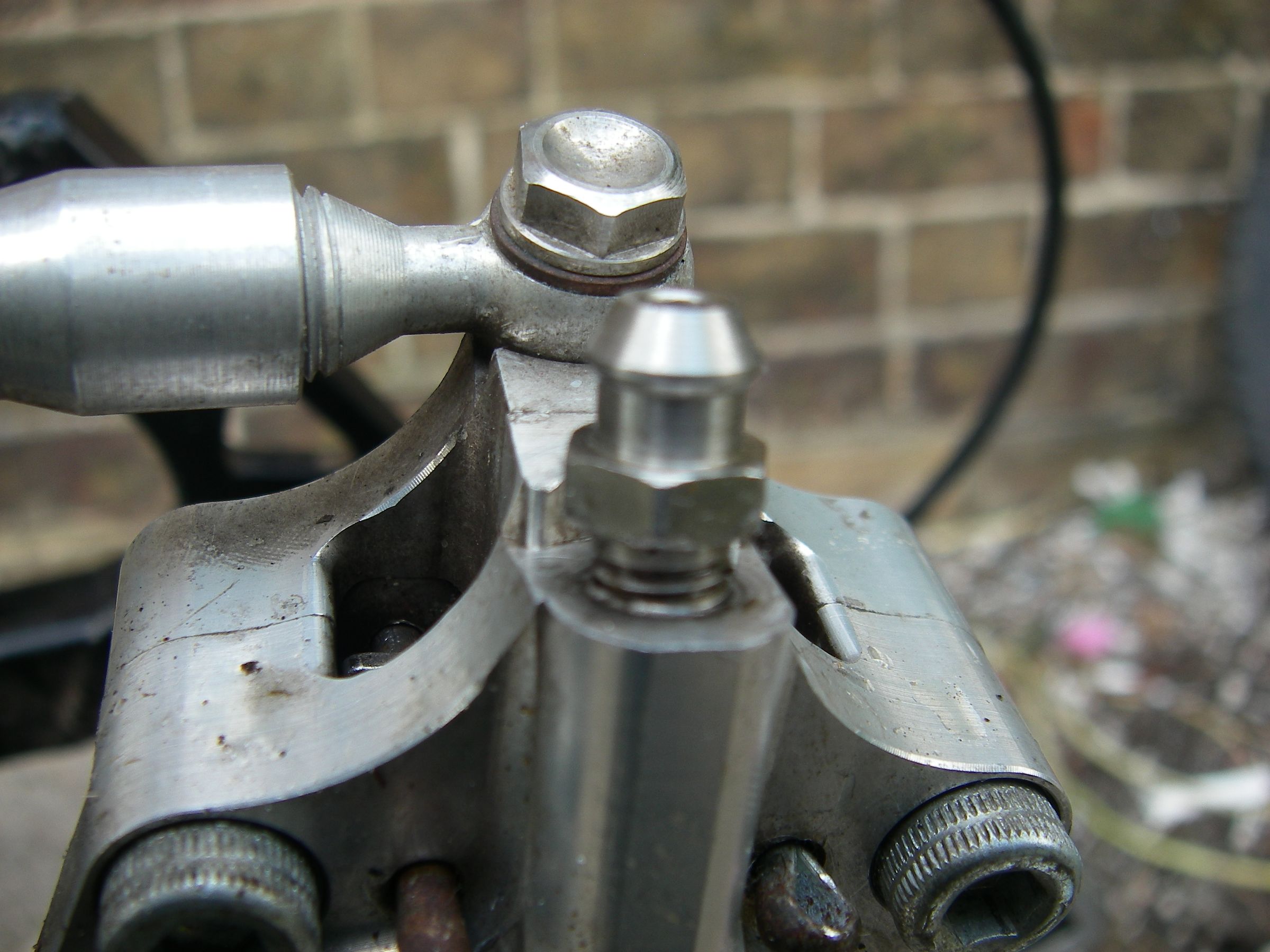 How to Bleed Hydraulic Bicycle Brakes. : 7 Steps (with Pictures ...