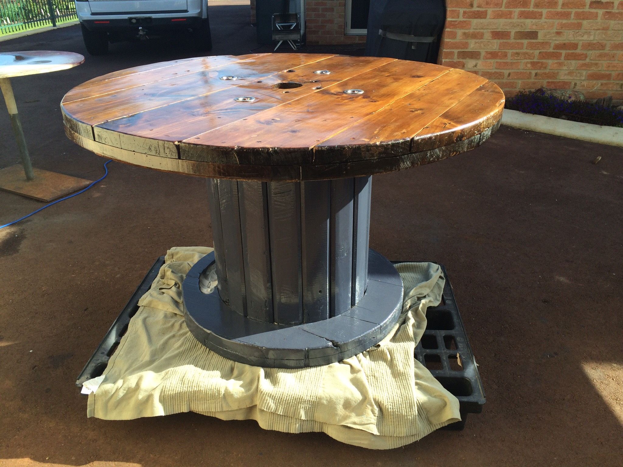 Large Cable Drum Table : 3 Steps (with Pictures) - Instructables