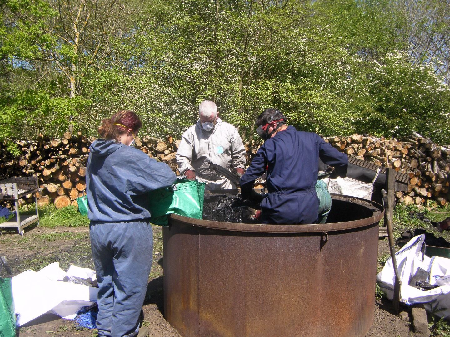 Large Scale Charcoal Production : 8 Steps (with Pictures) - Instructables