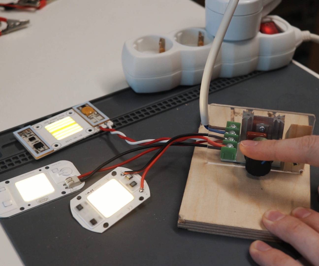 DIY FLOODLIGHT W/AC LEDs (+EFFICIENCY VS DC LEDs) : 21 Steps (with ...