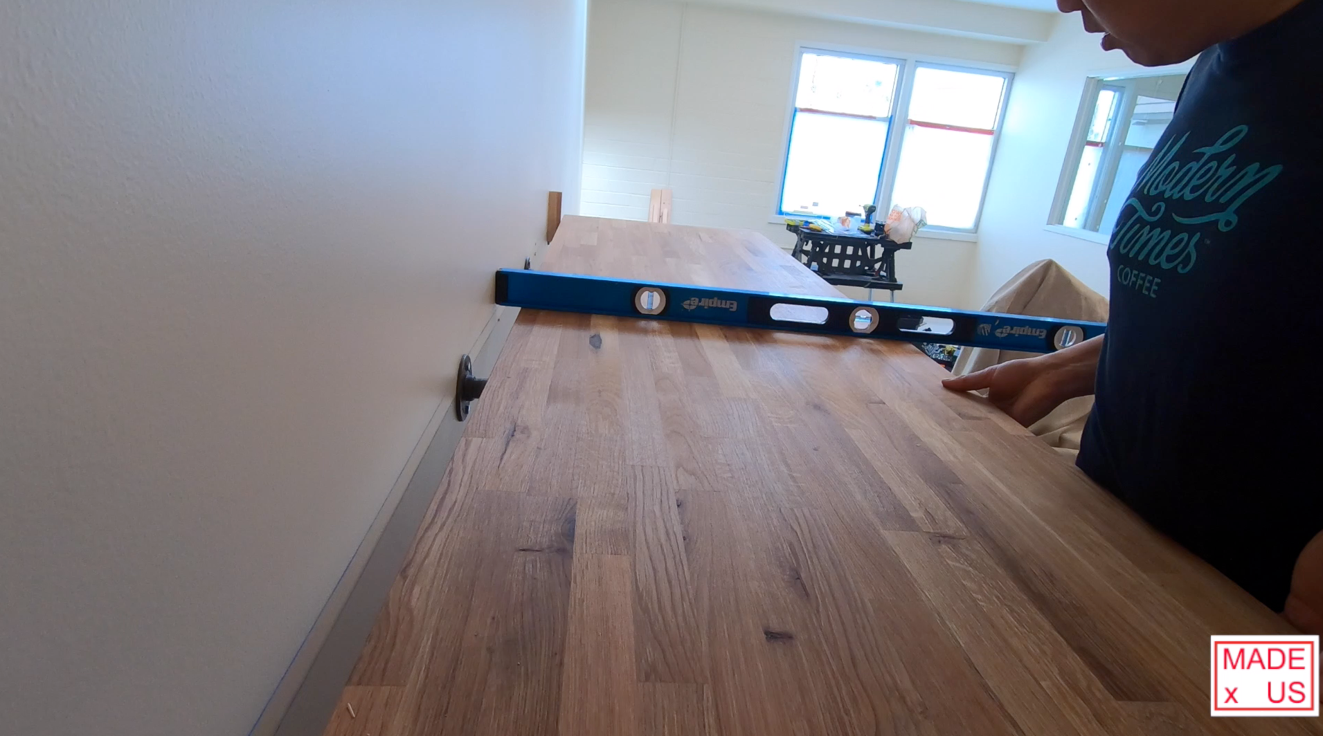 Floating Standing Desk : 7 Steps - Instructables