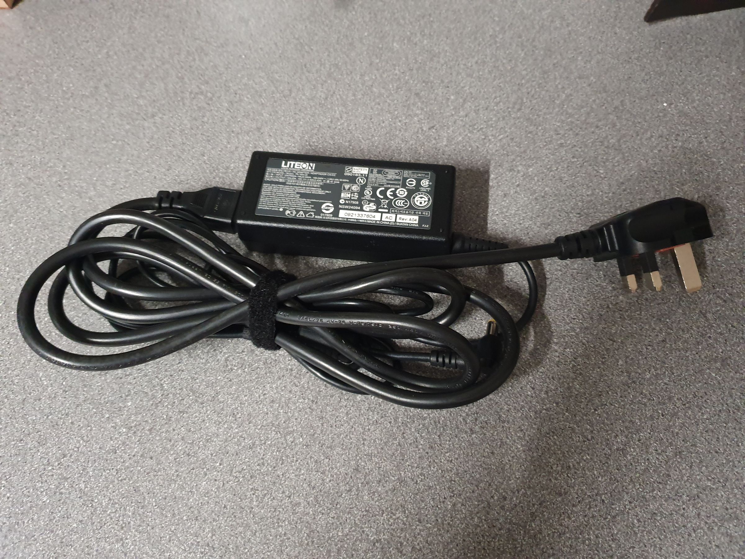 Simple Bench Power Supply Using an Old Laptop Charger : 5 Steps ...