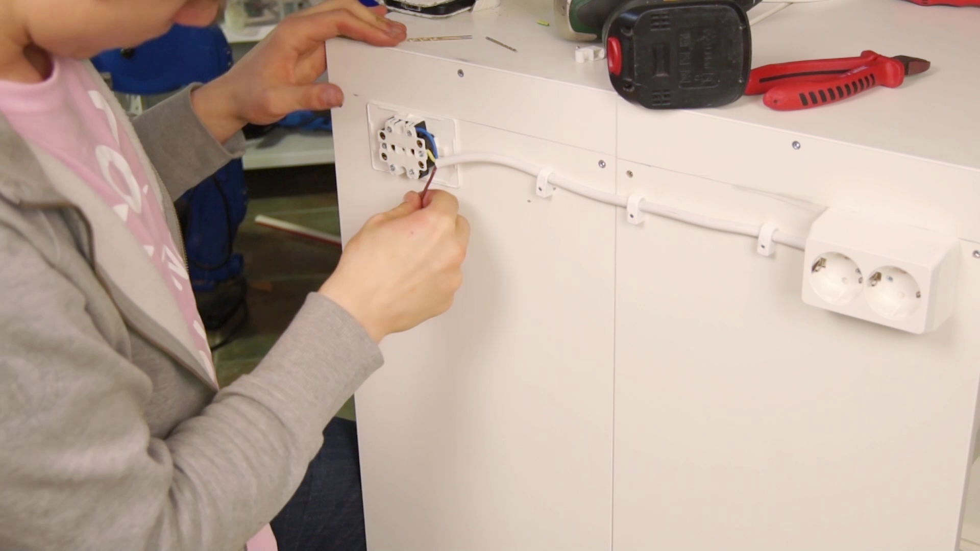 IKEA Hack: Practical Workbench : 11 Steps (with Pictures) - Instructables