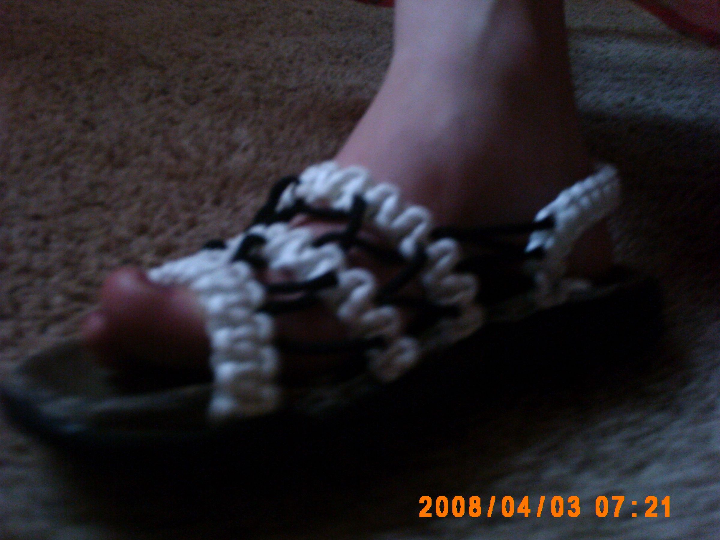 How to Make Paracord Foot Wear : 10 Steps - Instructables