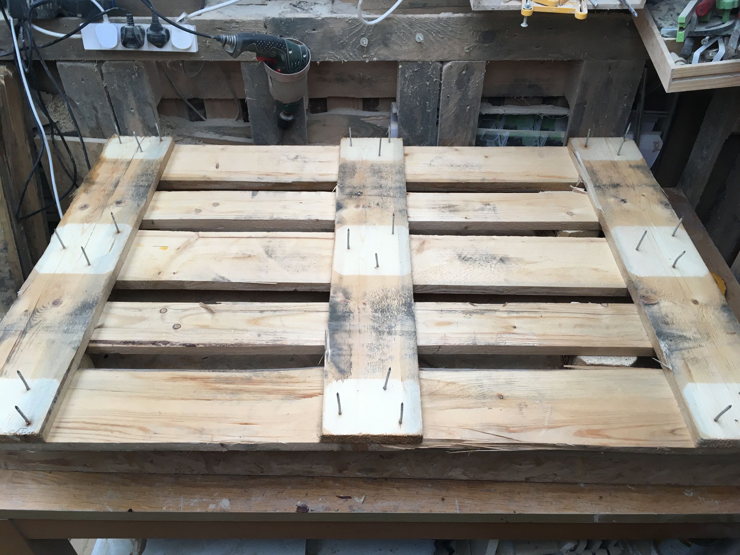 How to Disassemble a Pallet Efficiently : 8 Steps (with Pictures ...