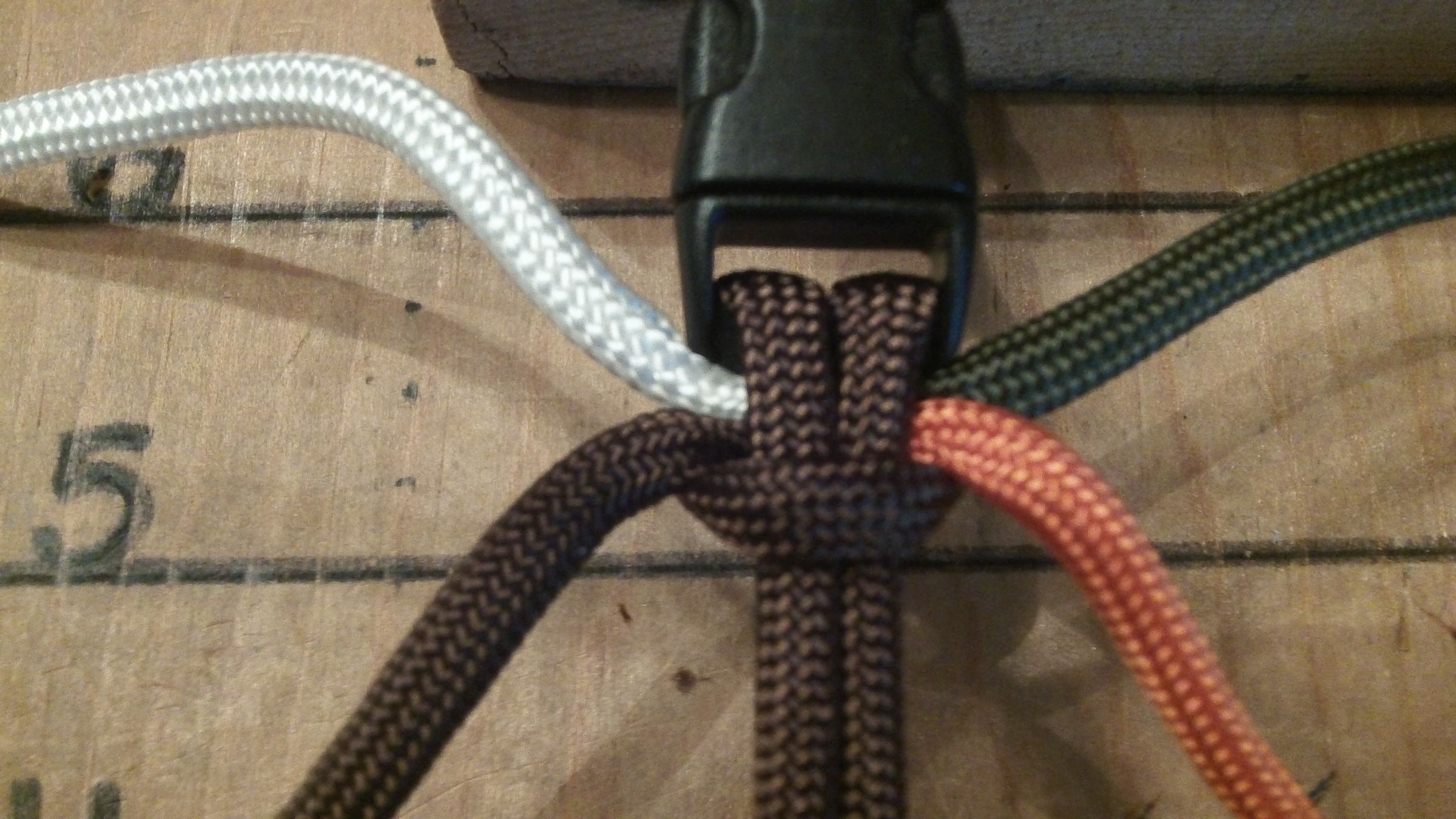 How to Tie a 4 Strand Paracord Braid With a Core and Buckle. : 14 Steps ...