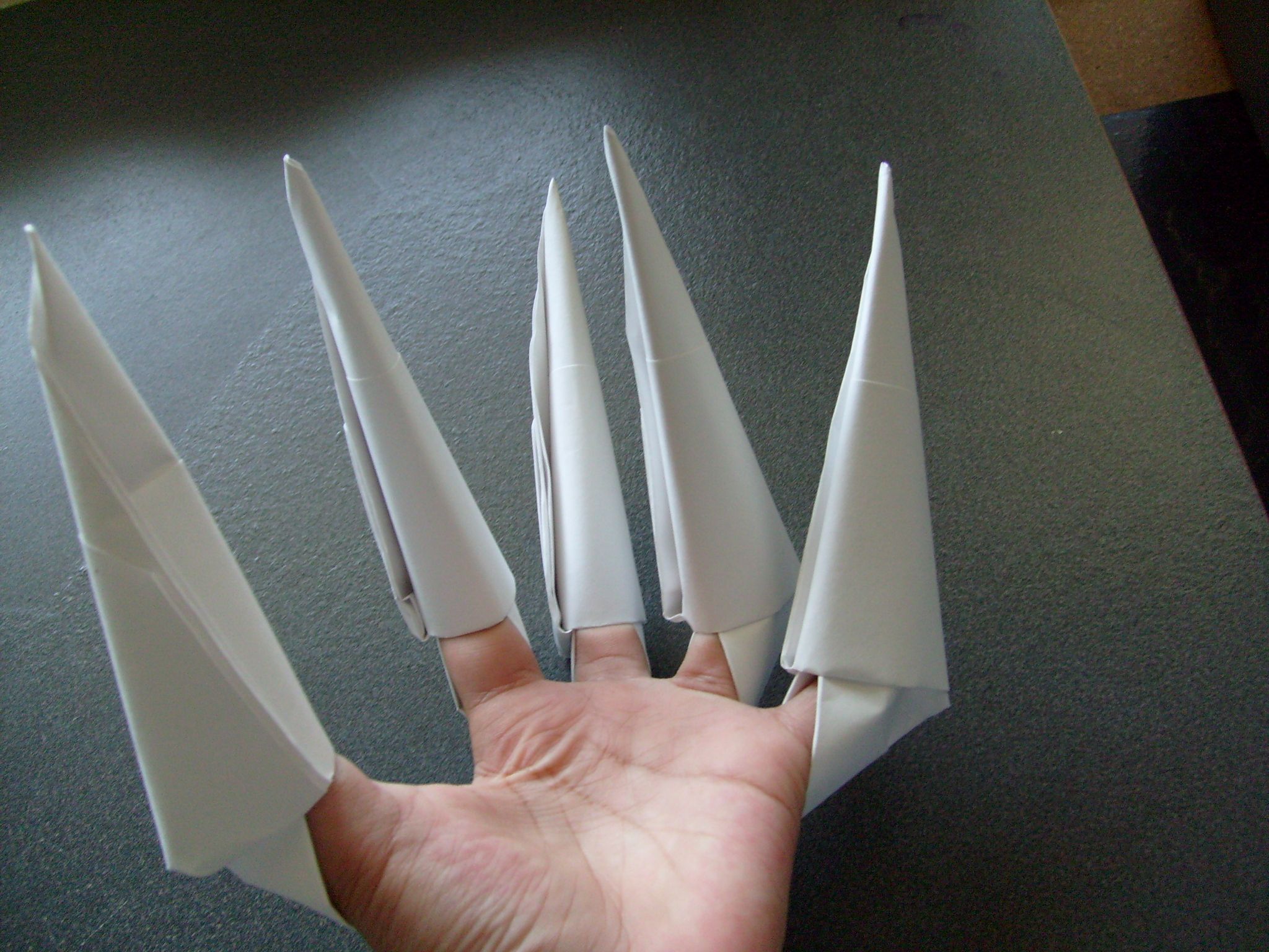 How to Make the Easiest Paper Claws : 10 Steps - Instructables
