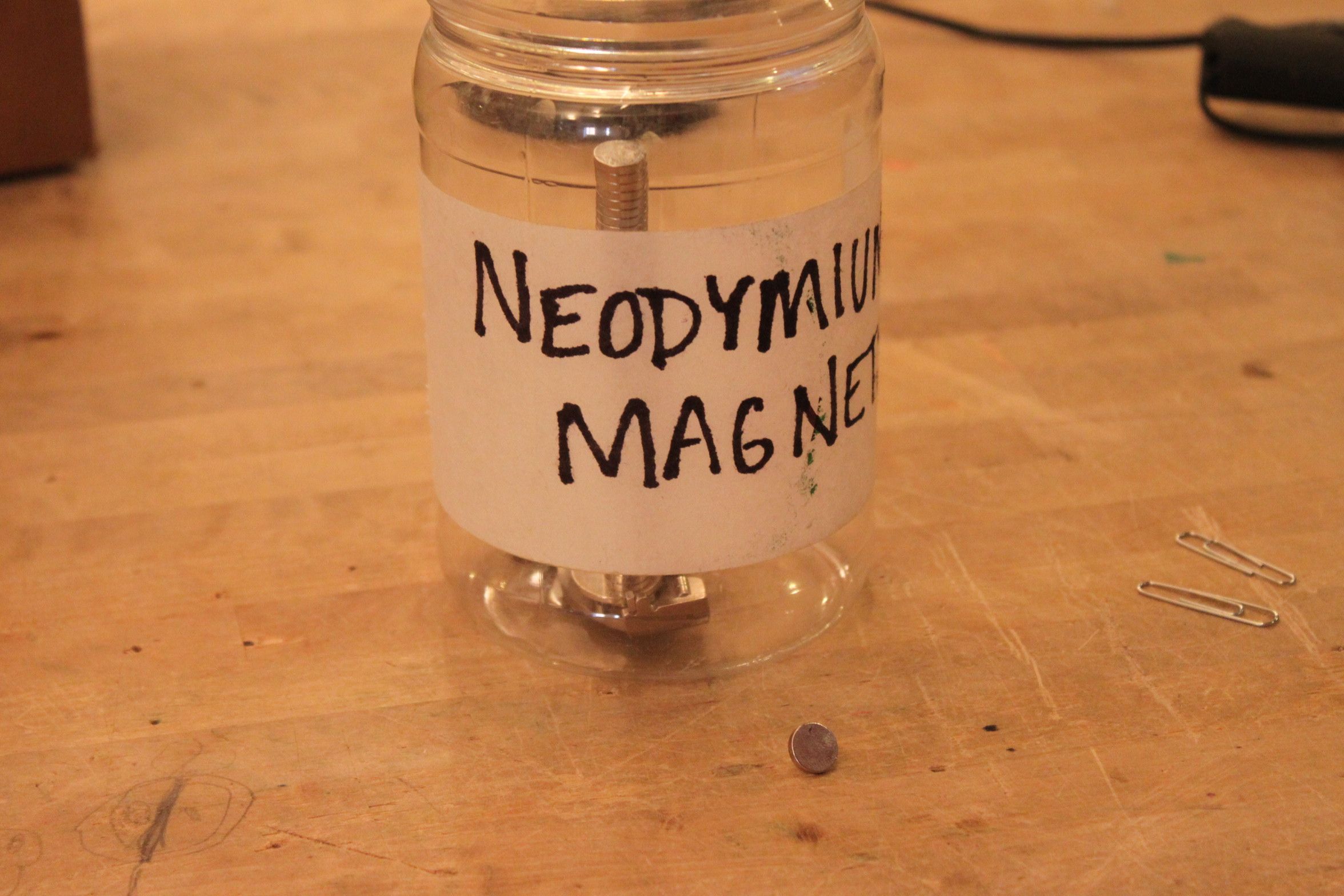 How to Make a Simple Motor : 8 Steps (with Pictures) - Instructables