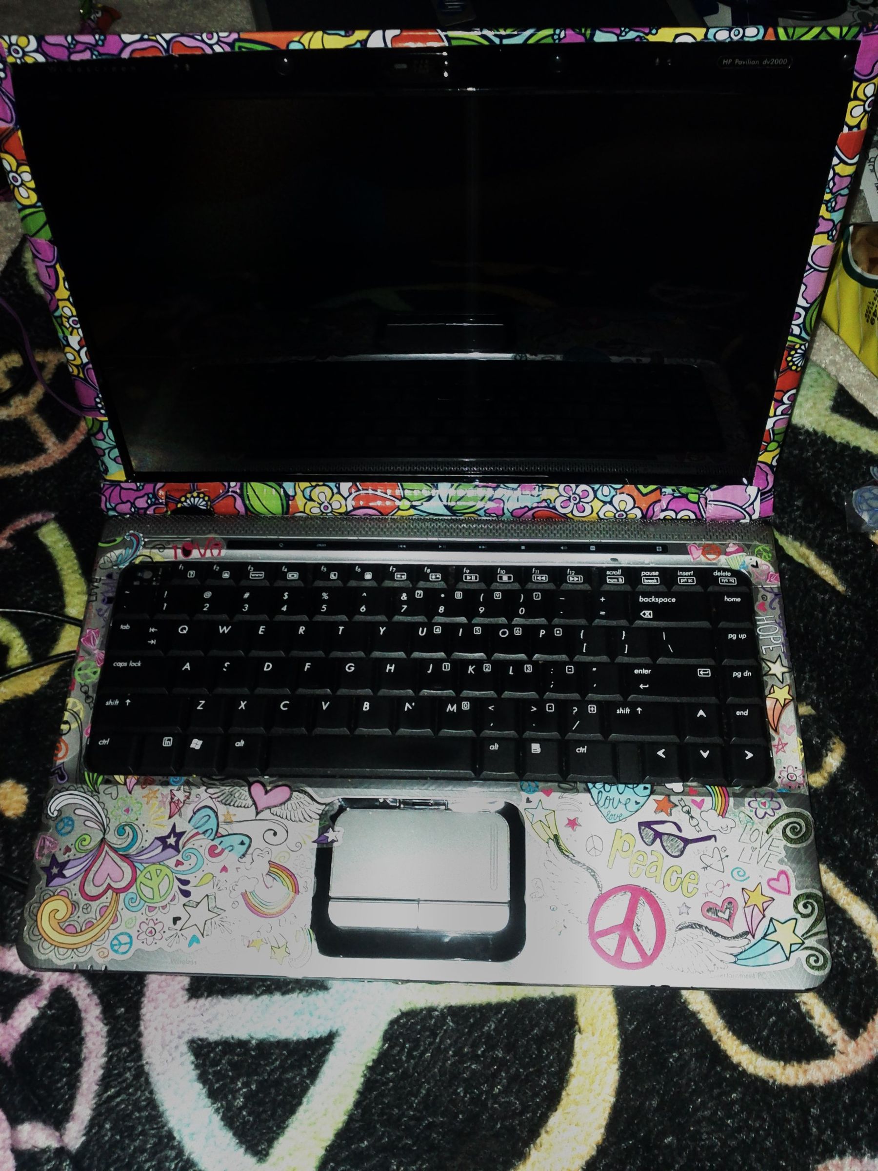 DIY Laptop Skin! Easy, Cute & Cheap! : 3 Steps - Instructables