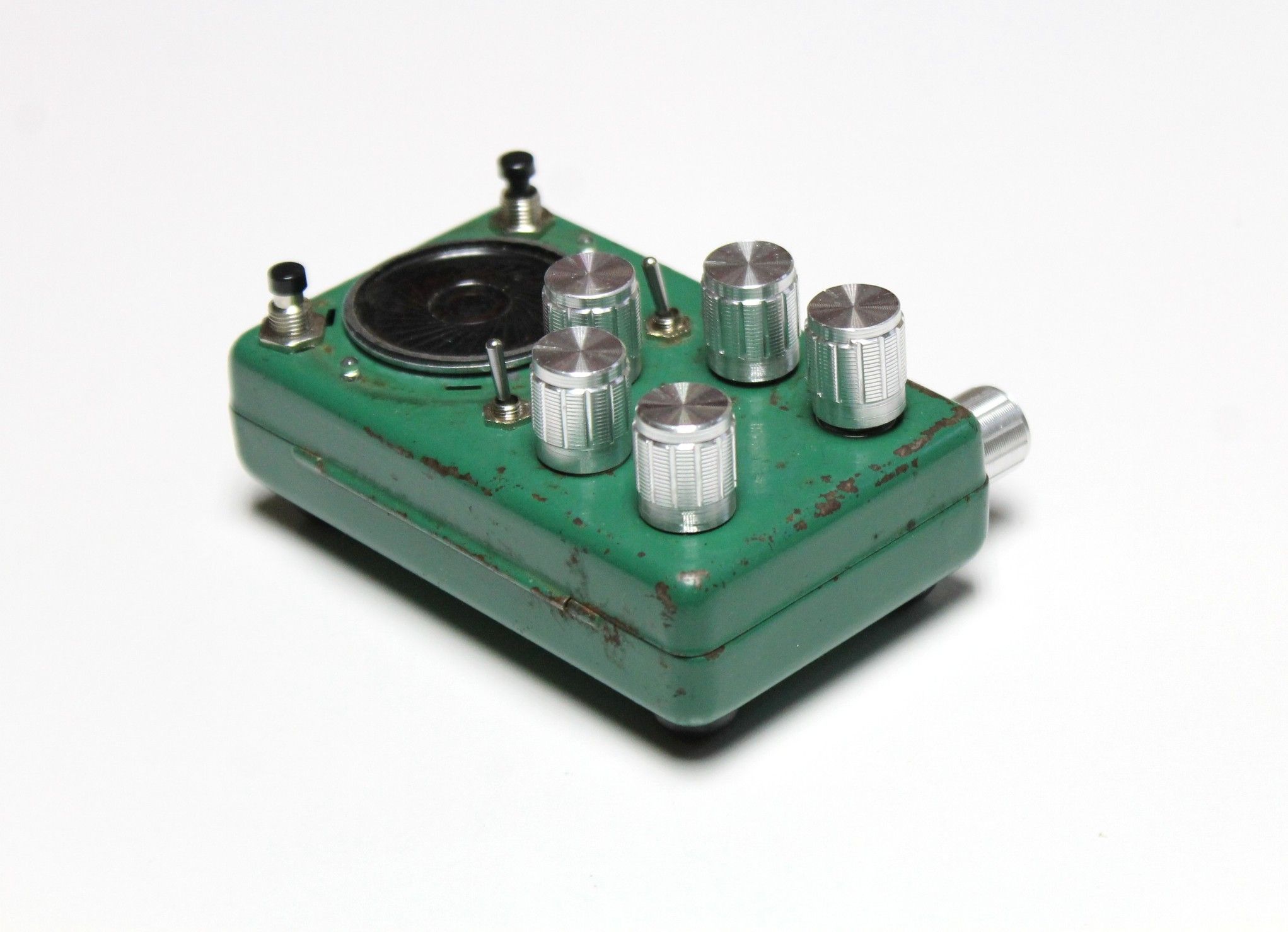 Fizzle Loop Synth V3 (555 Timer) : 11 Steps (with Pictures) - Instructables